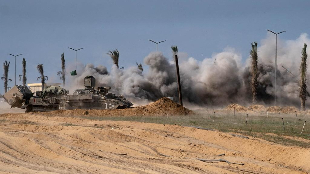 In pictures: Israeli forces battle Hamas in Gaza Strip - November 7 ...
