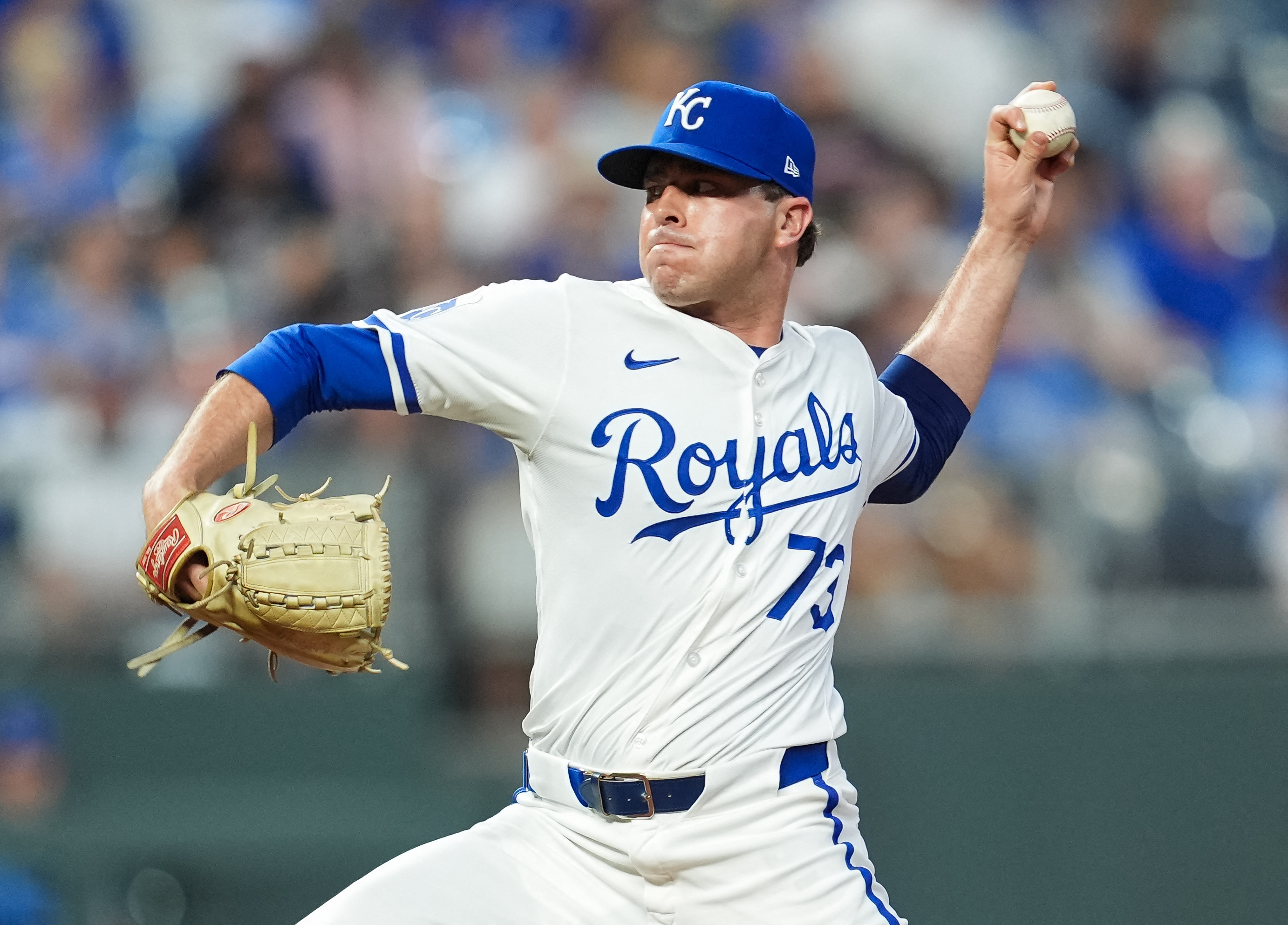 Diamondbacks score early, even series with Royals | Reuters