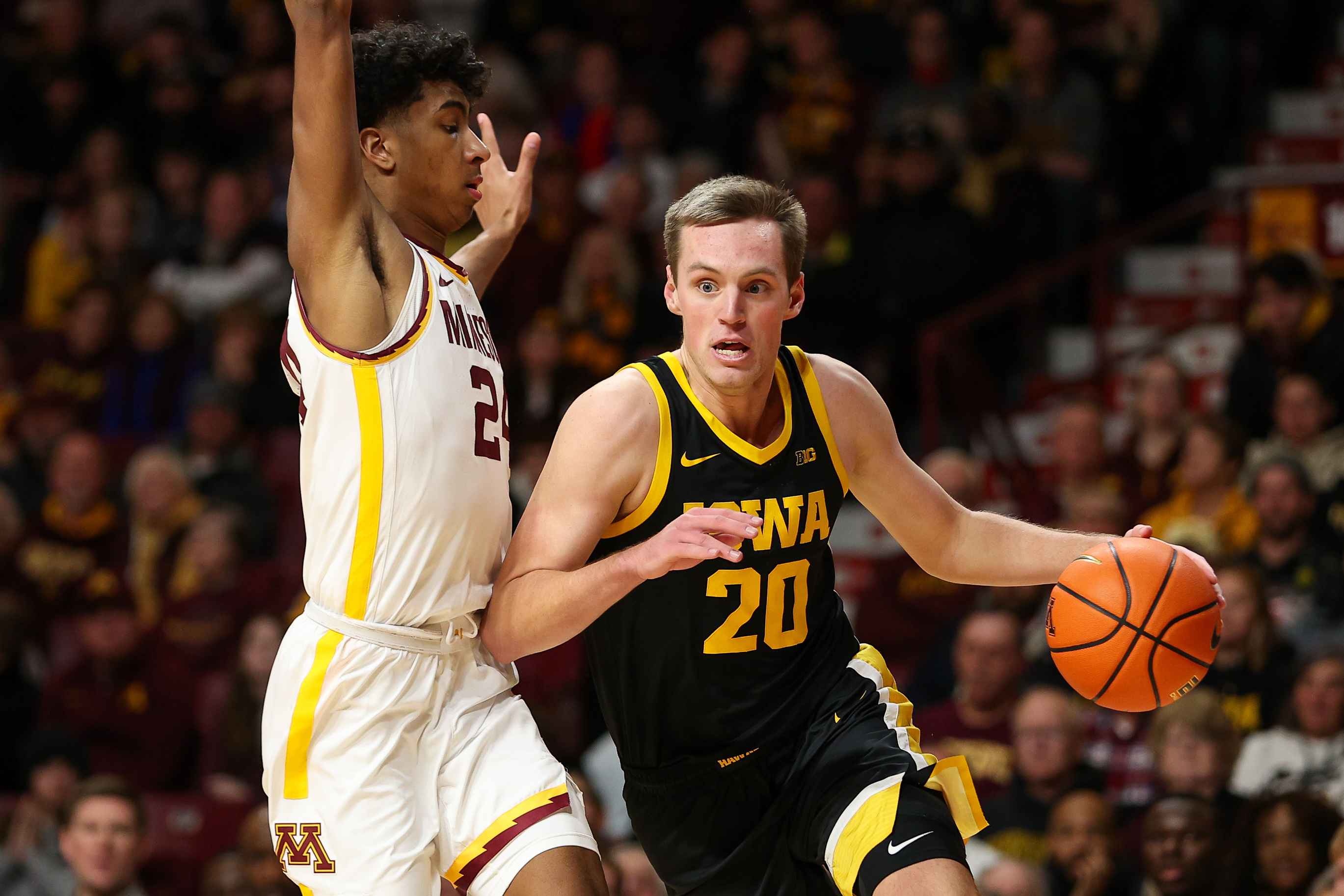 Iowa tops Minnesota to give Fran McCaffery program wins mark | Reuters