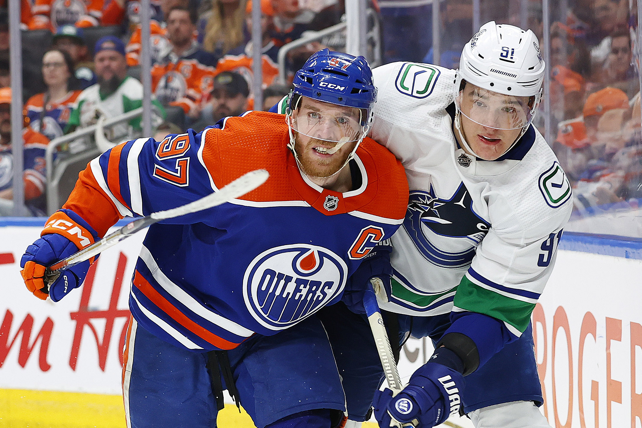Oilers level series vs. Canucks thanks to last-minute goal | Reuters