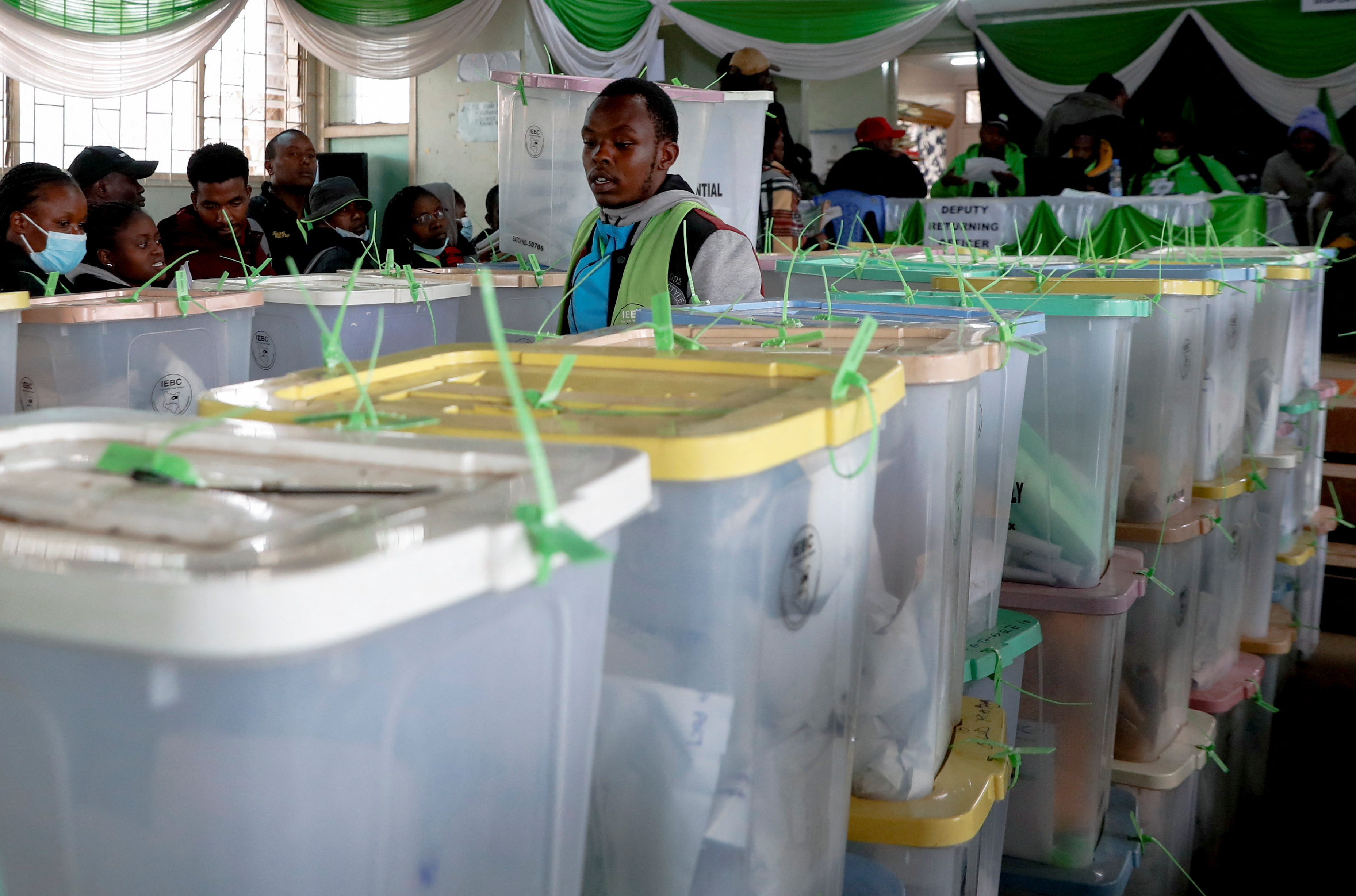 Kenyans anxious for news on next president, two days after tight vote ...