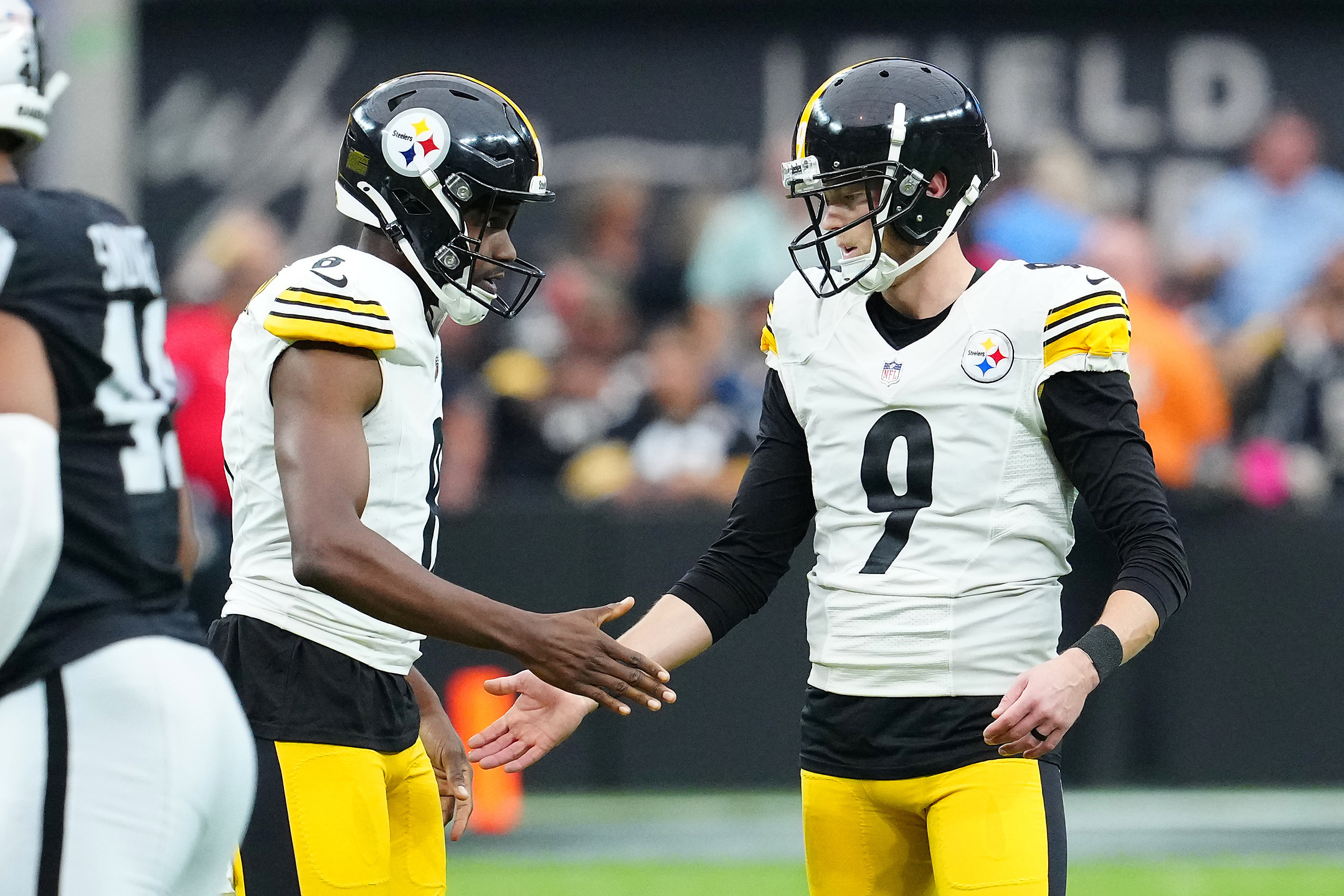 Steelers end 2-game skid with comfortable win vs. Raiders | Reuters