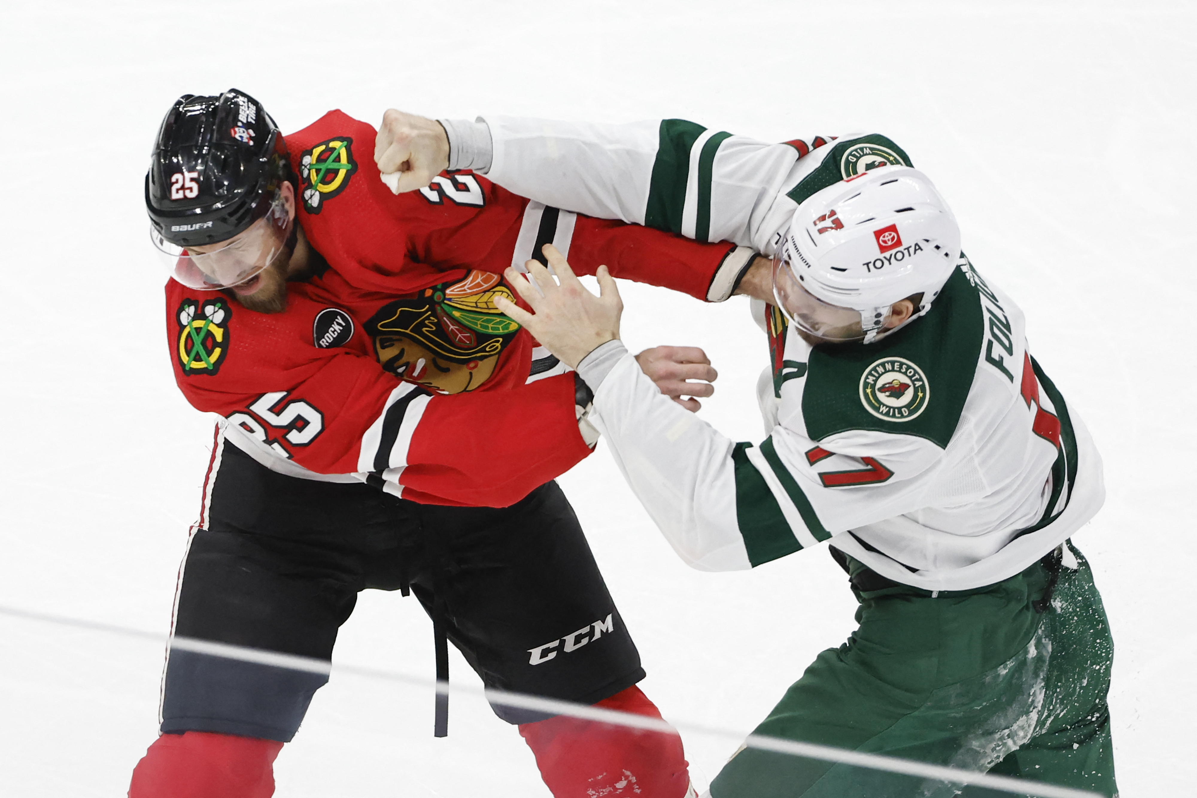 Third-period goal sends Wild past Blackhawks | Reuters