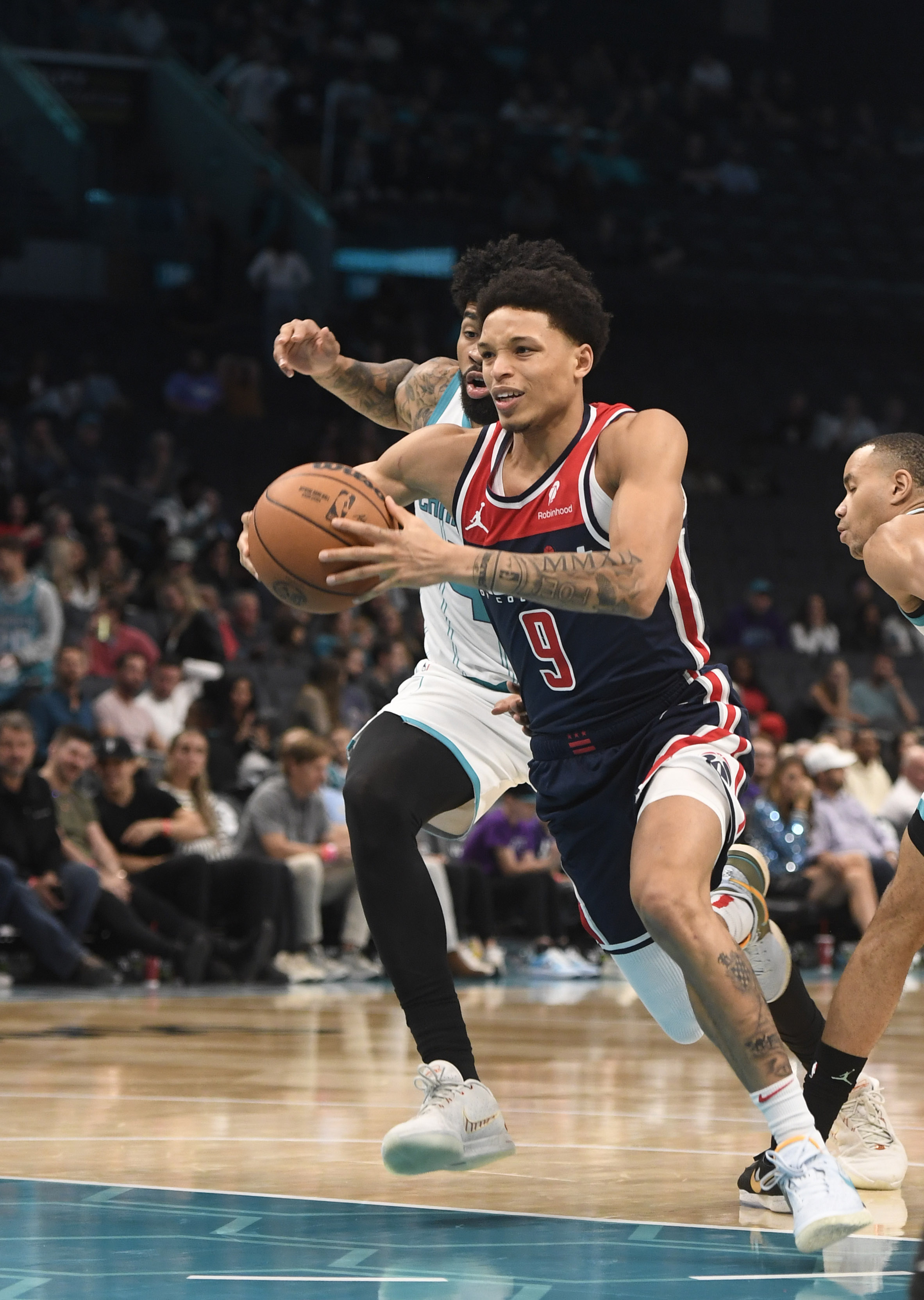 Wizards lean on Kyle Kuzma, bench to extinguish Hornets | Reuters