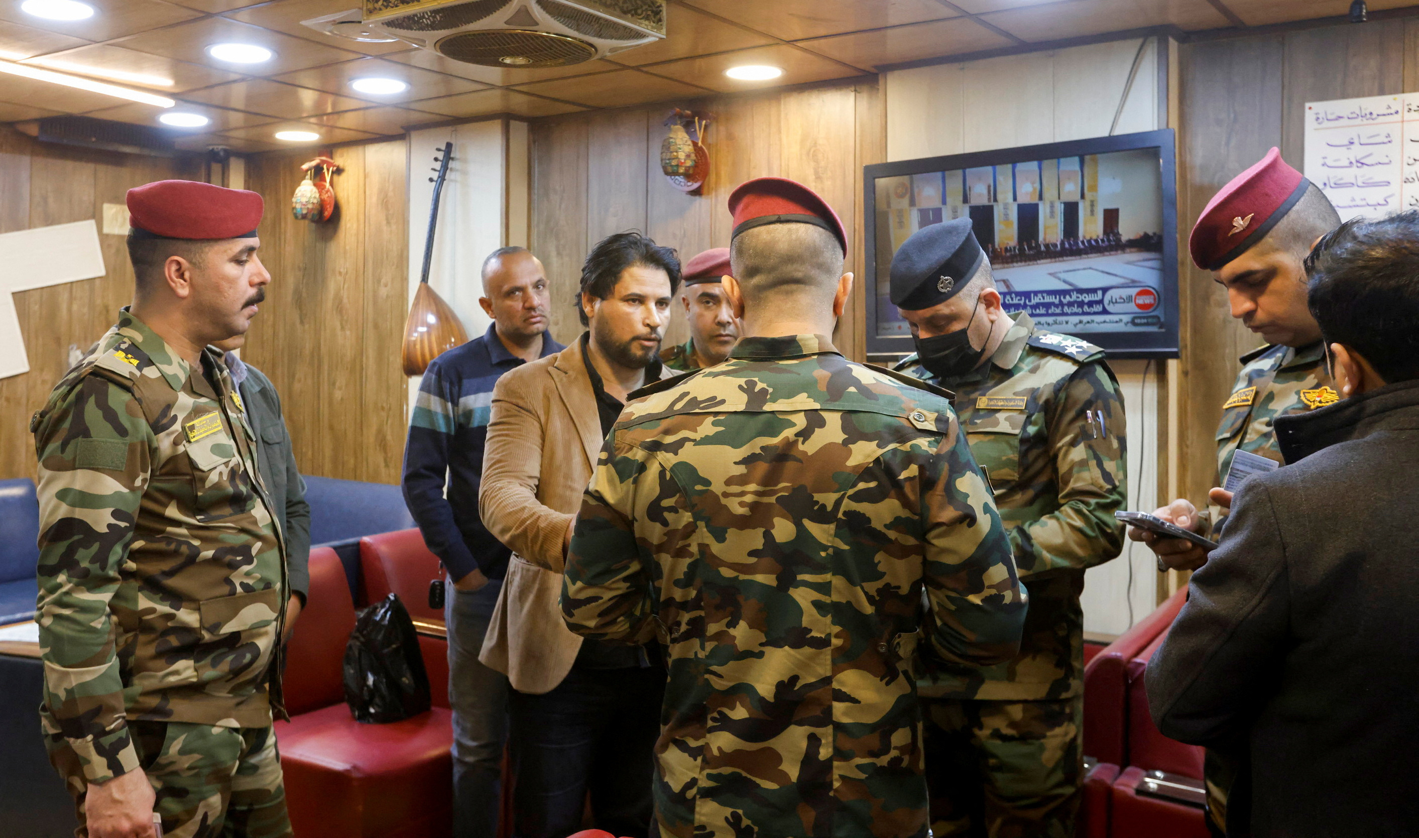 Iraqi PM walks diplomatic tightrope in crackdown on dollars smuggled to ...