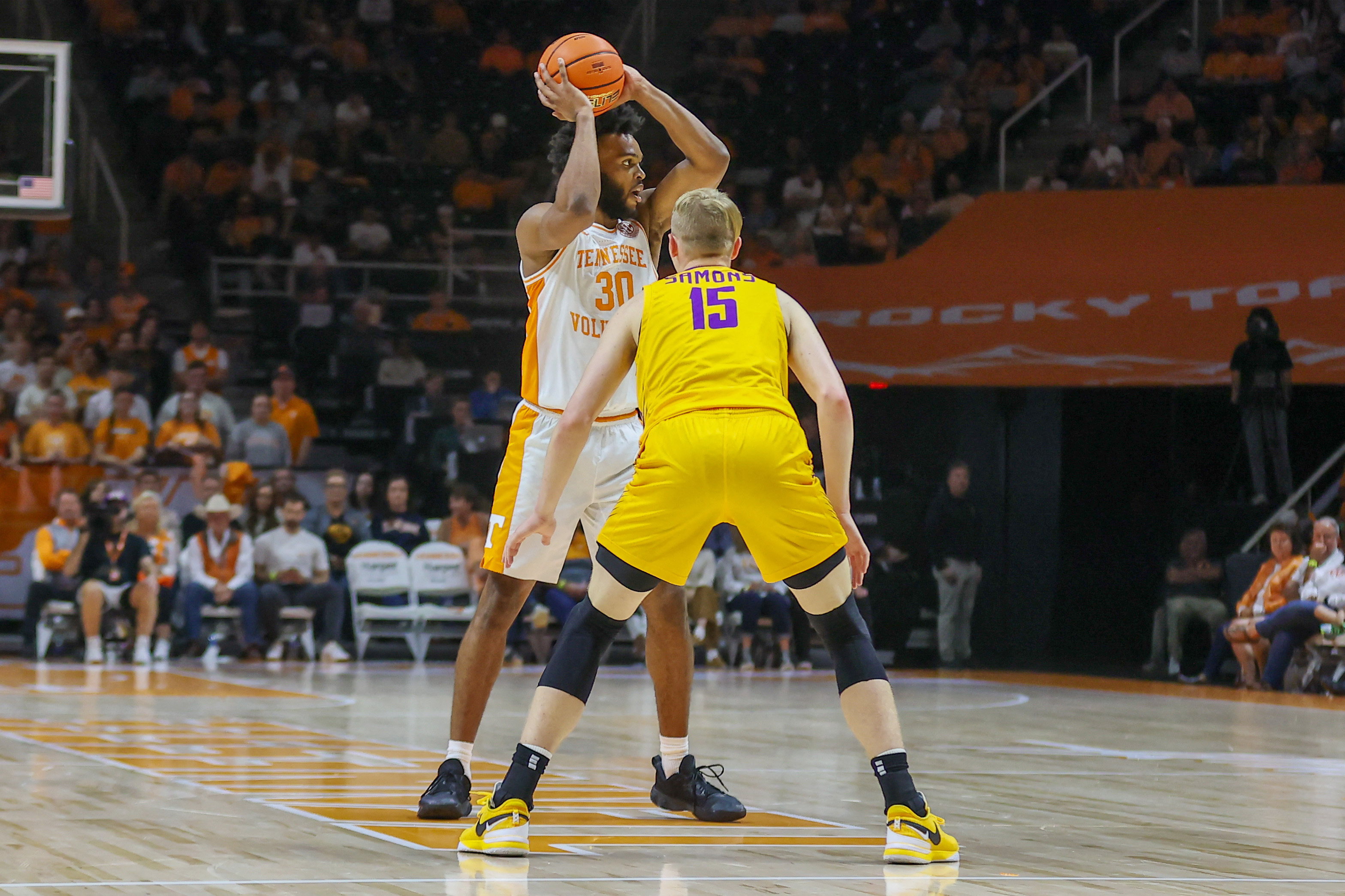 No. 9 Tennessee breezes by Tennessee Tech, 80-42 | Reuters