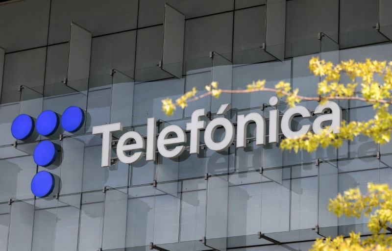 Telefonica to spend 1.3 bln euros in layoff plan in Spain | Reuters