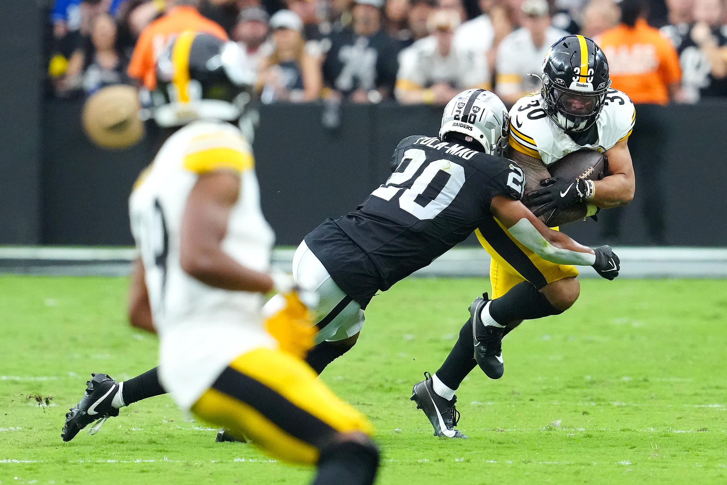 Steelers end 2-game skid with comfortable win vs. Raiders | Reuters