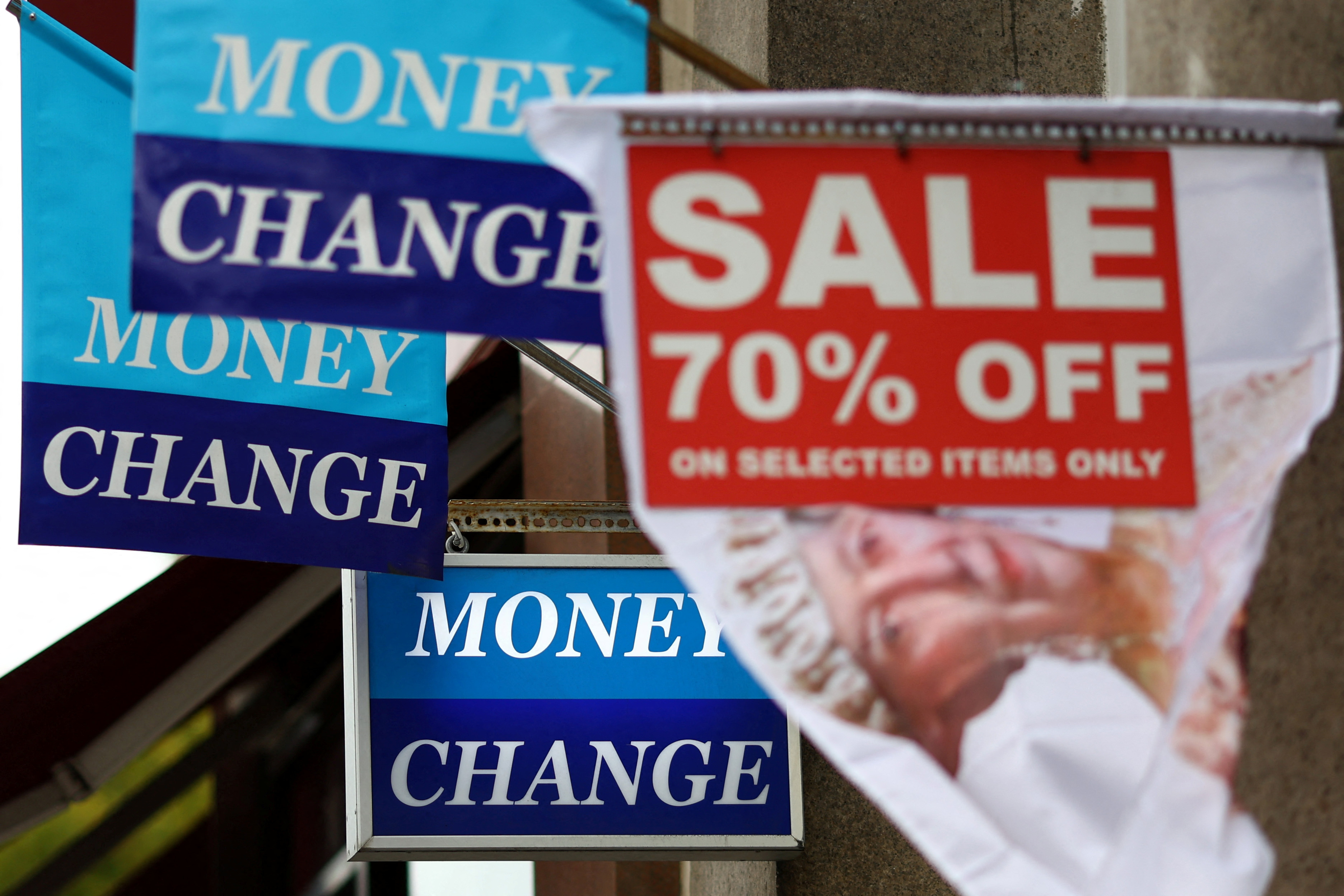 There is a risk that UK ends up in a "doom loop" - economist Julian ...