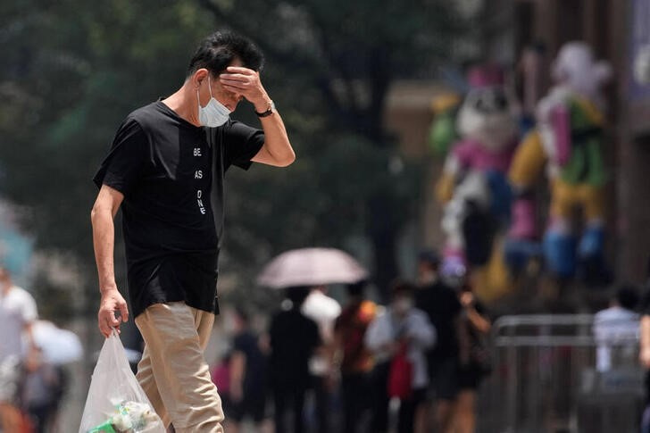 Heatwaves hammer megacities in China's Yangtze River basin | Reuters