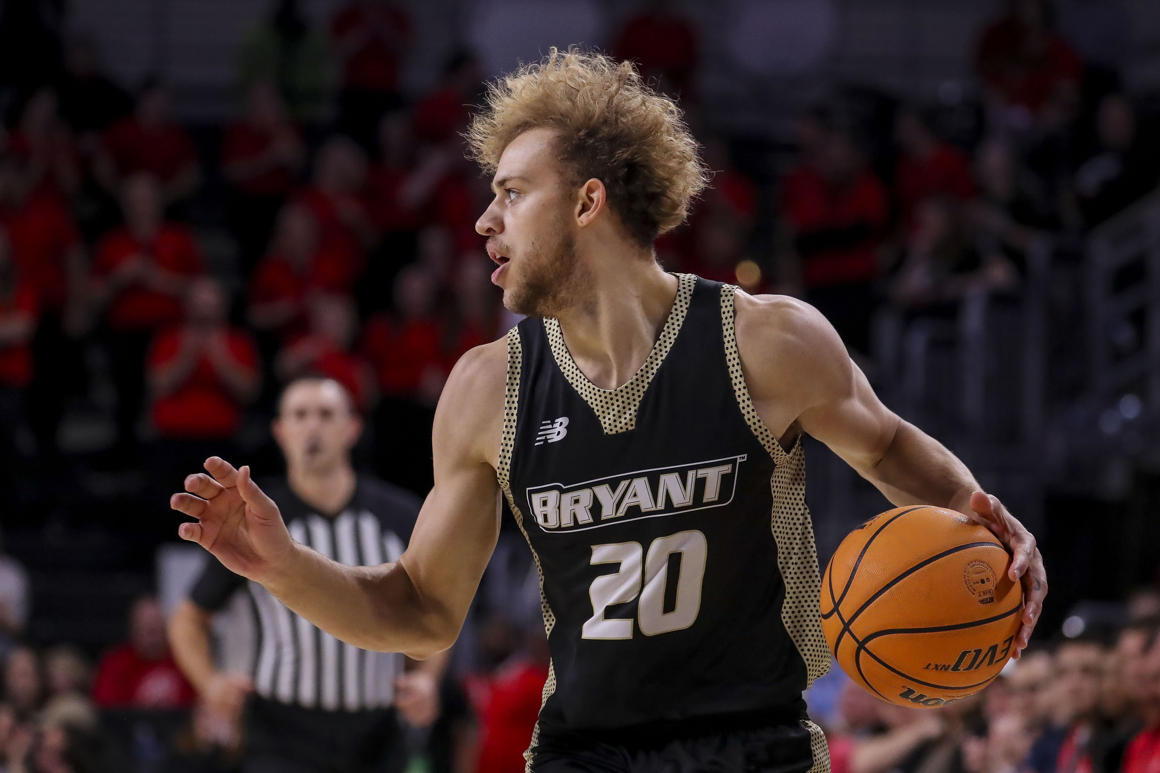 Cincinnati buries Bryant with second-half surge | Reuters