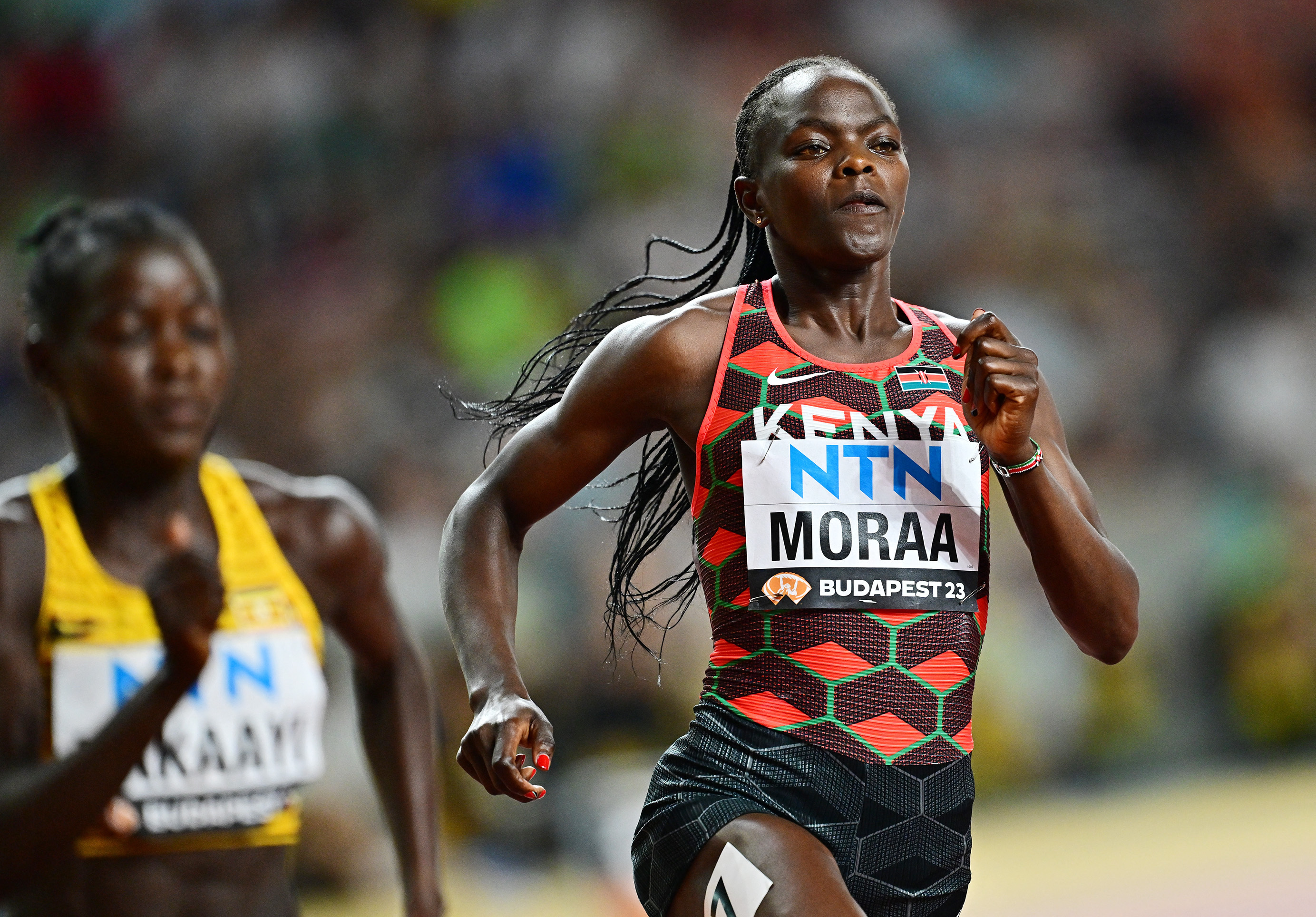 Fast-finishing Moraa takes 800m gold | Reuters