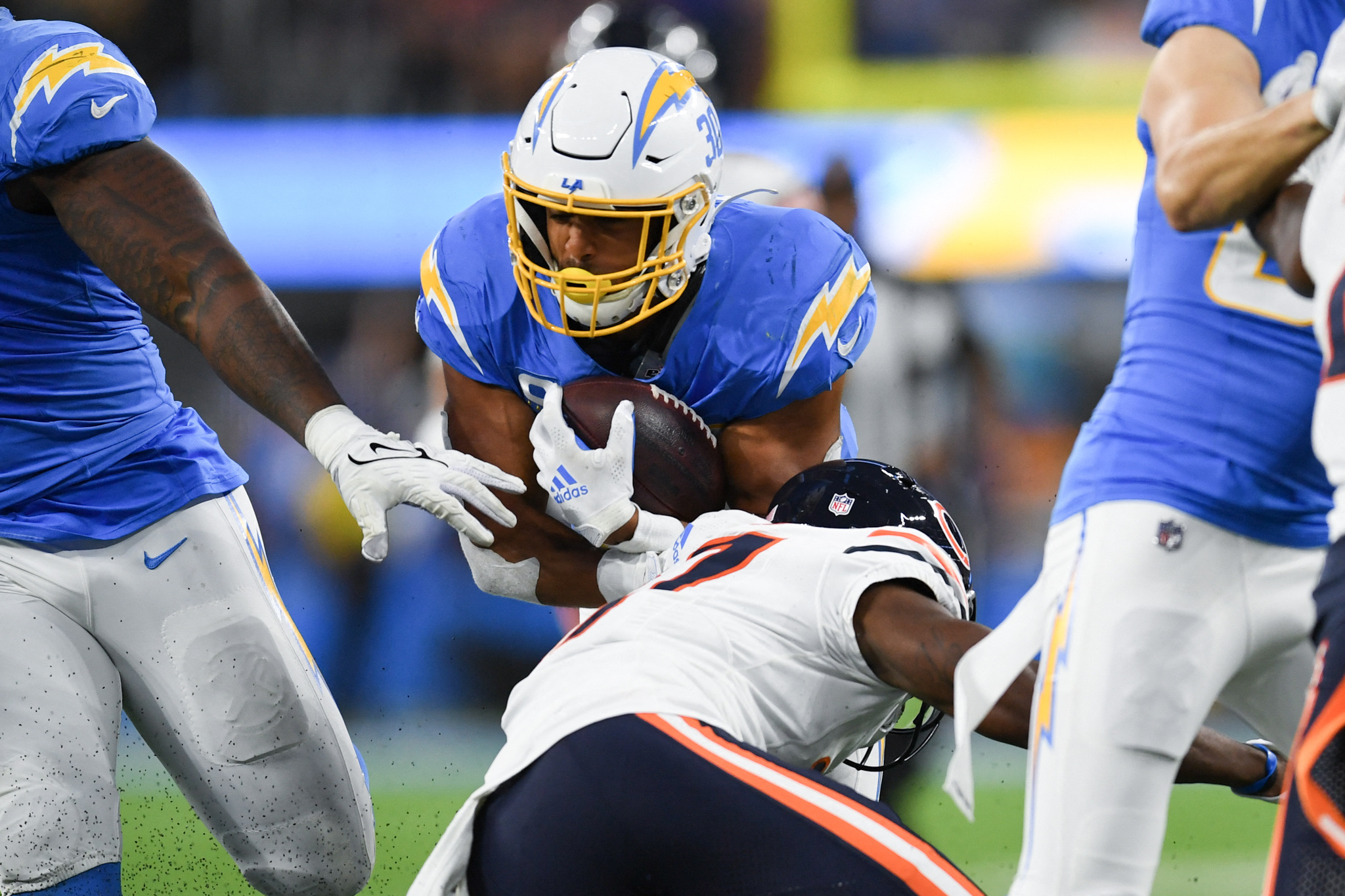 Justin Herbert, Chargers get best of Bears | Reuters