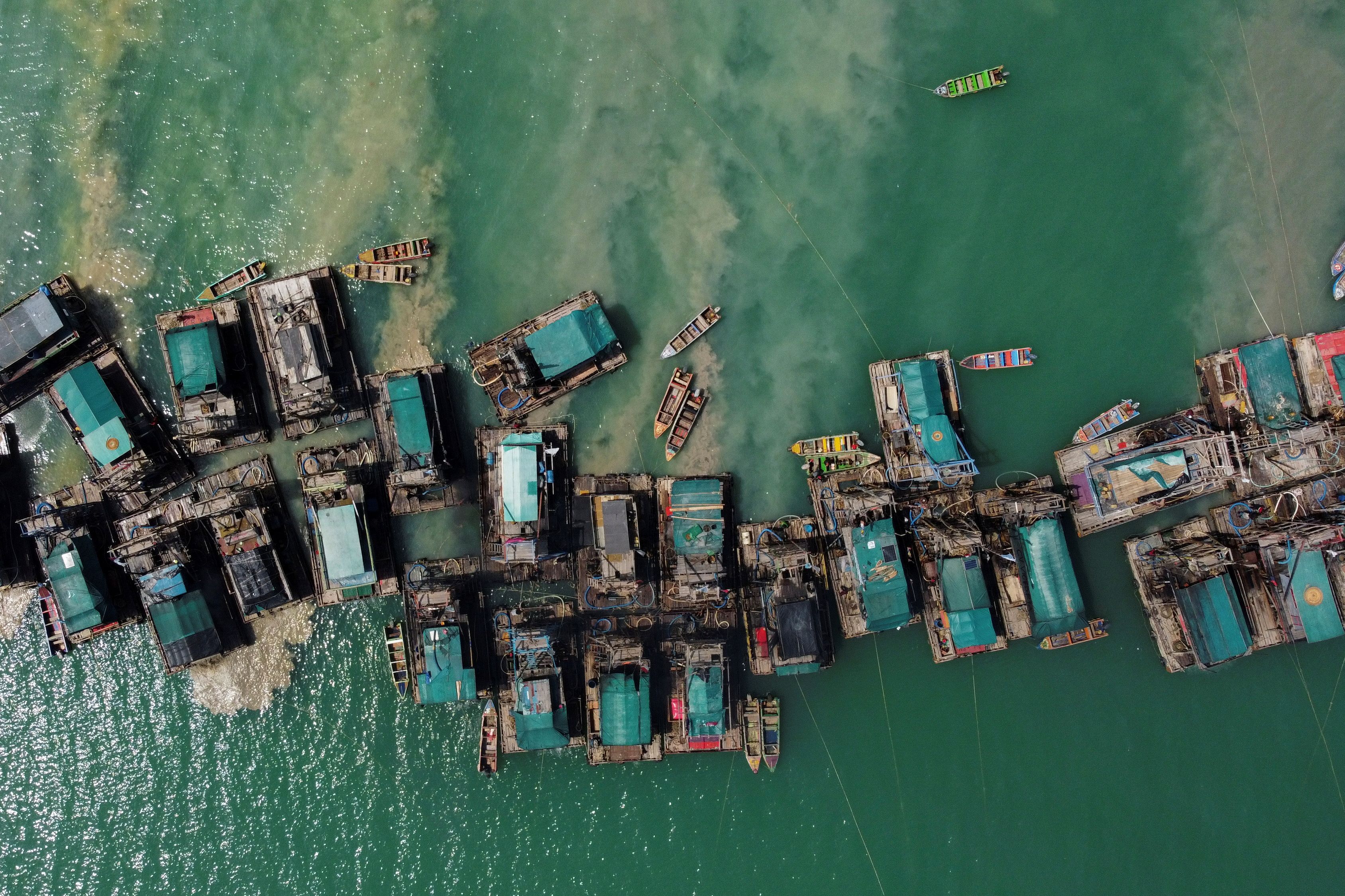 WIDER IMAGE Indonesian tin miners target the ocean as reserves dwindle ...