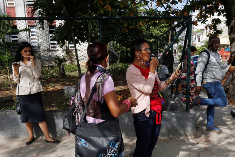 U.S. says it's committed to helping Cubans access internet | Reuters