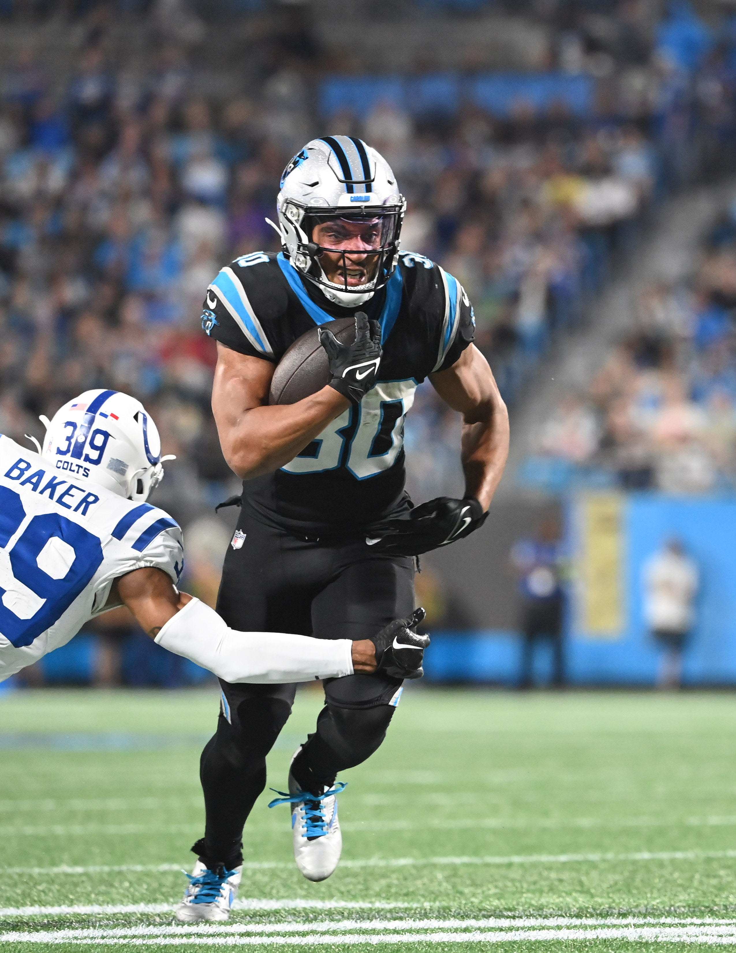 Bears ride defense to tight victory over Panthers | Reuters