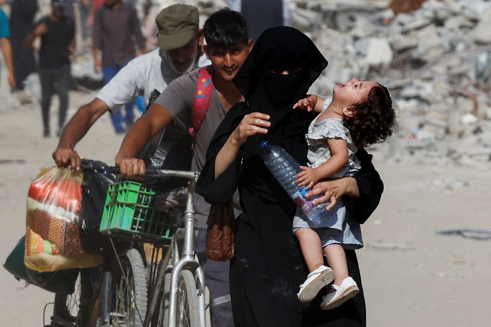 New mass exodus hits central Gaza as Hamas says Israel stalls on ...