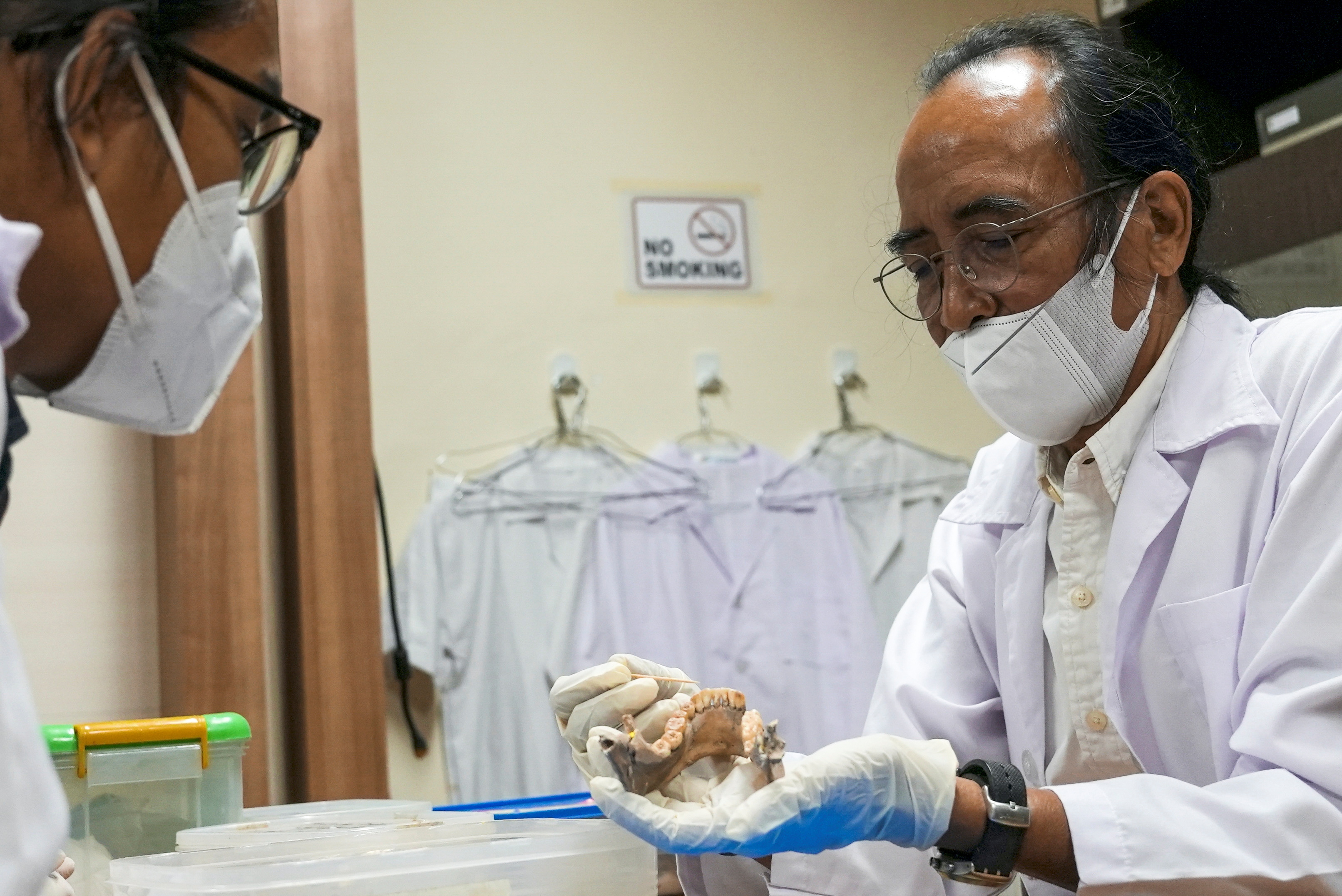 Ancient Indonesian woman reshapes views on spread of early humans | Reuters