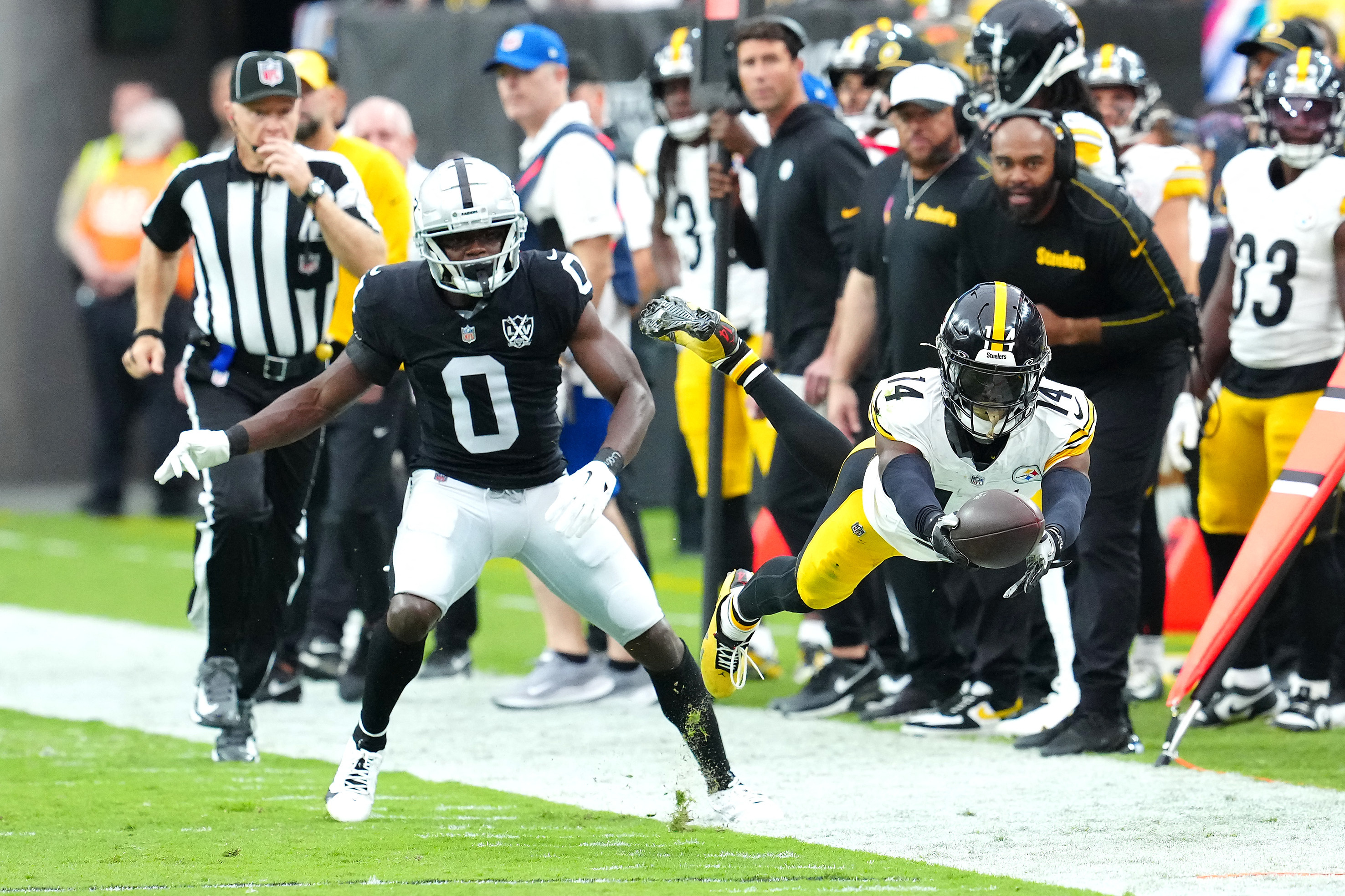 Steelers end 2-game skid with comfortable win vs. Raiders | Reuters