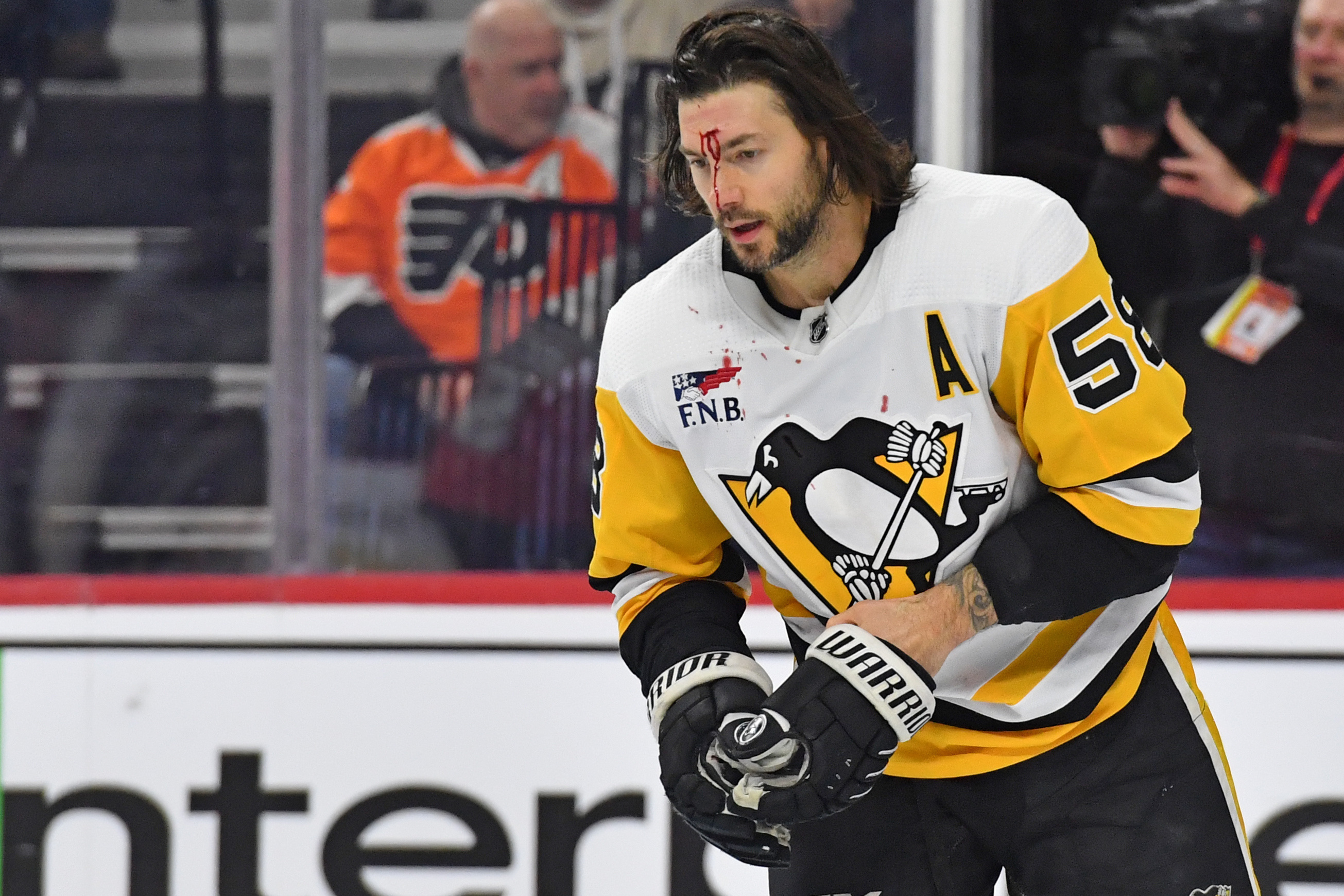 Evgeni Malkin fuels Penguins past Flyers | Reuters