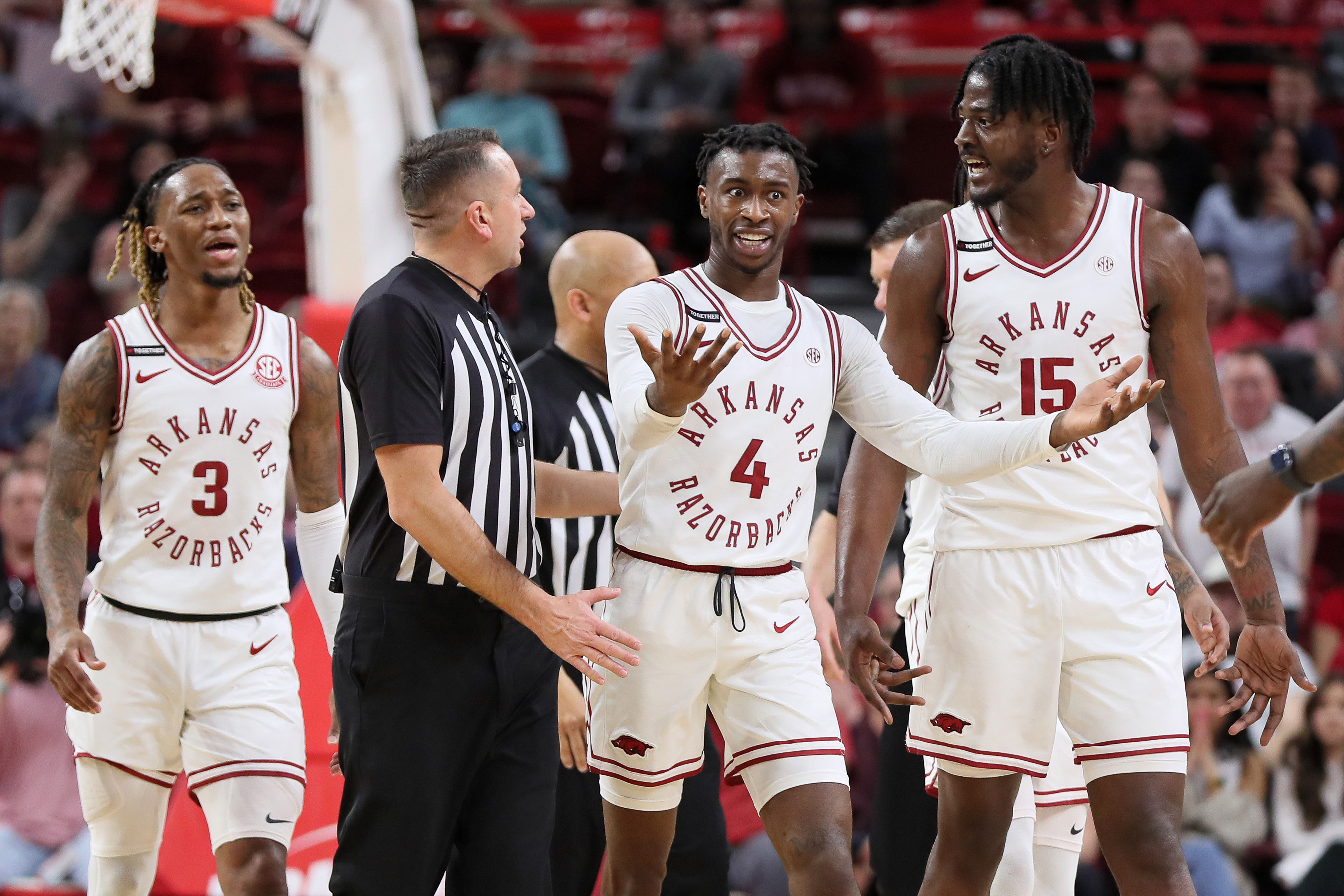 Khalif Battle scores 42 to pace Arkansas past Missouri | Reuters