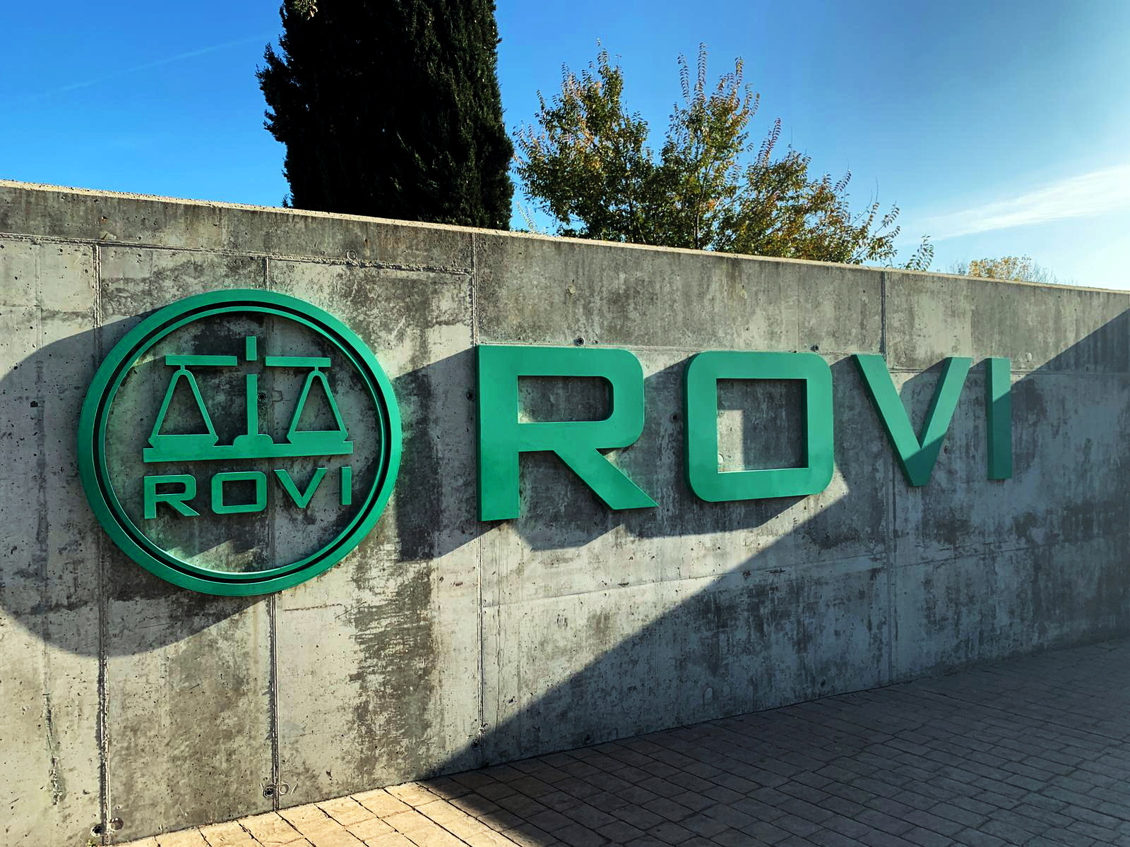 Spanish drugmaker Rovi to keep third-party manufacturing business | Reuters