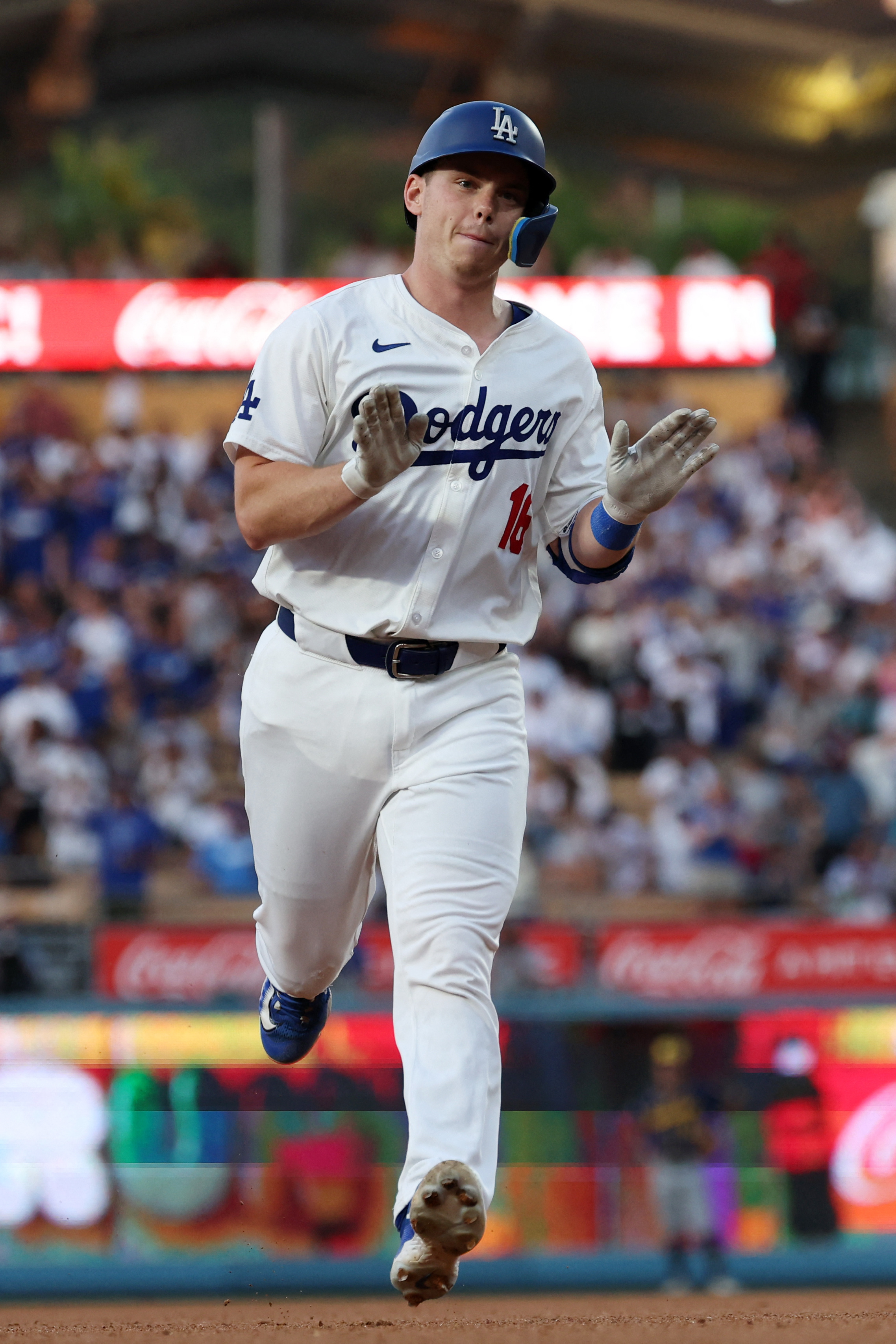 Will Smith belts three homers as Dodgers overtake Brewers | Reuters