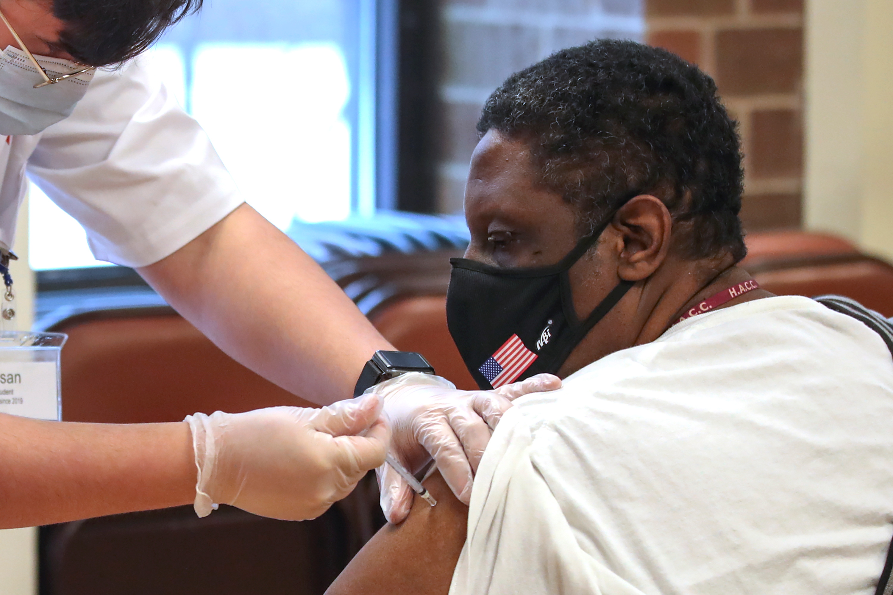 U.S. administers 68.3 mln doses of COVID-19 vaccines - CDC | Reuters