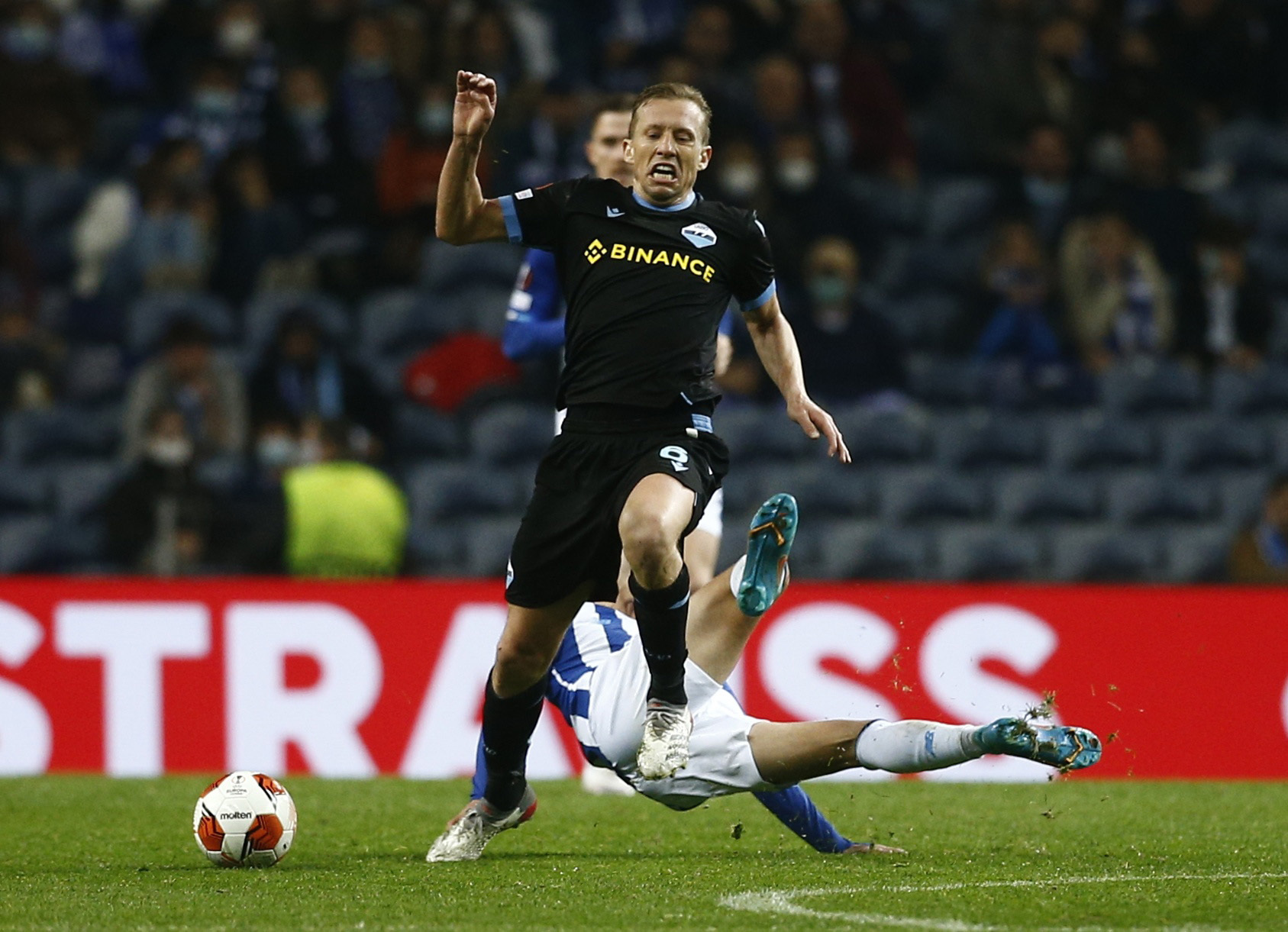 Former Liverpool midfielder Leiva retires at 36 due to heart condition ...