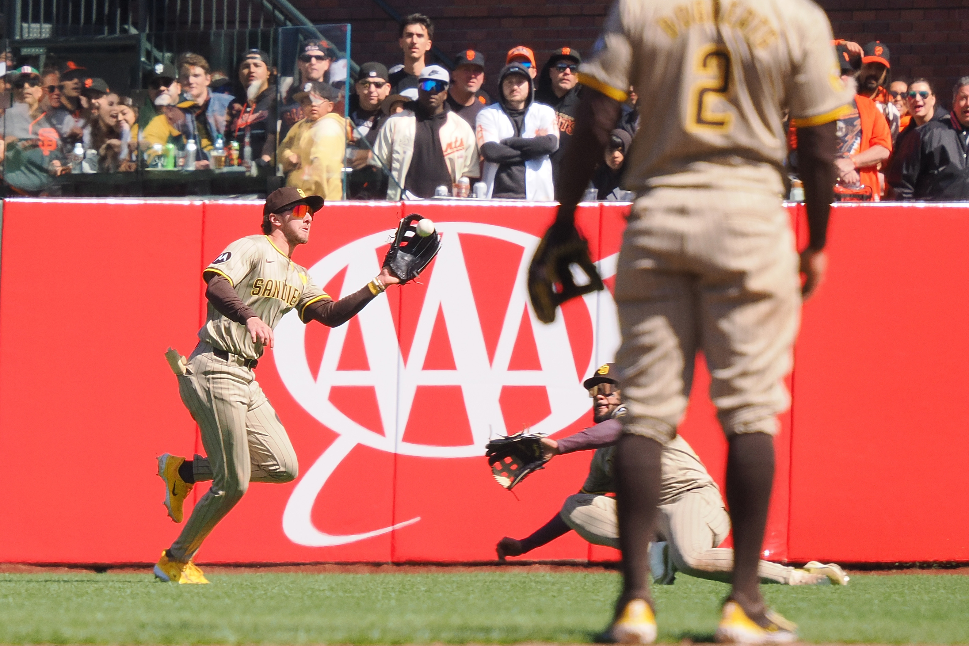 Thairo Estrada provides heroics as Giants rally past Padres | Reuters
