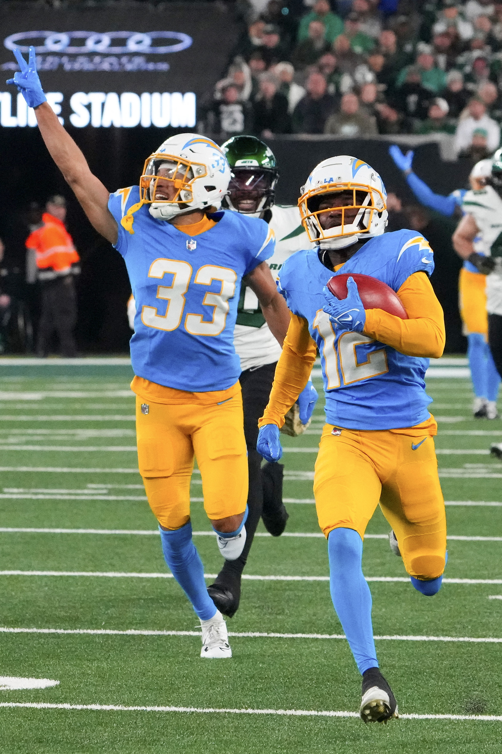 Derius Davis sets tone early as Chargers snuff Jets | Reuters