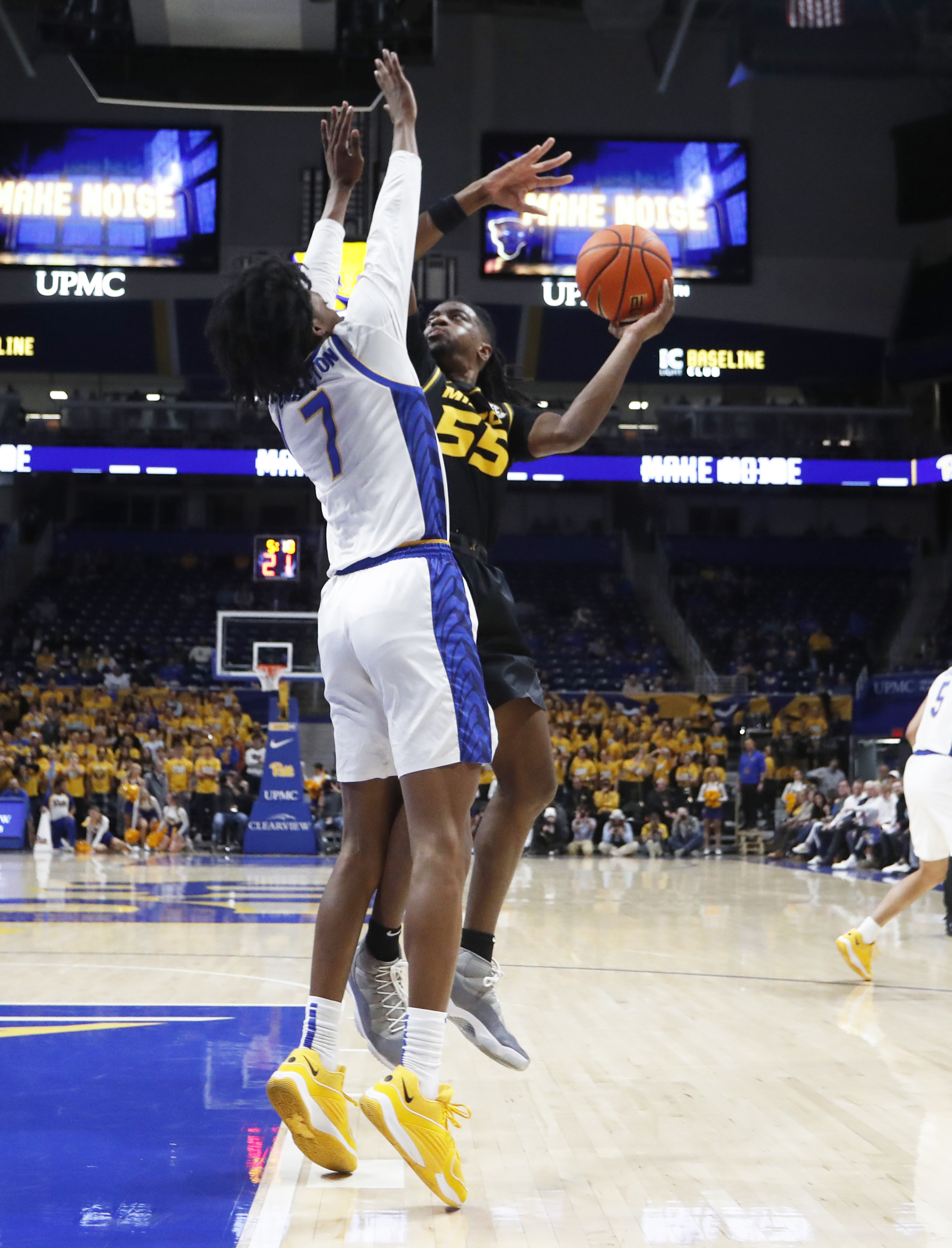 Missouri ends Pitt's home winning streak | Reuters