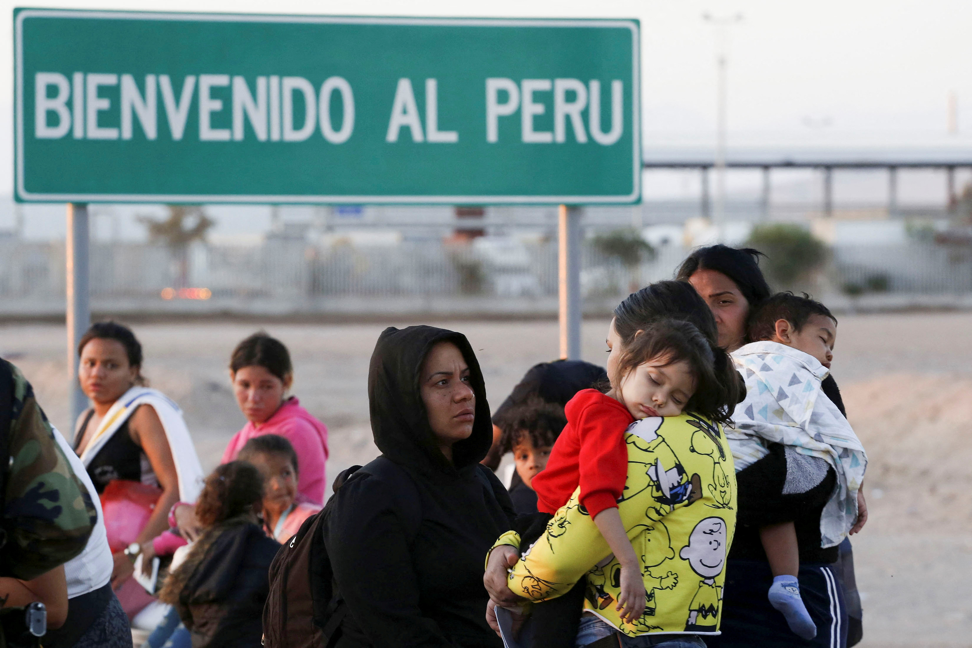 Peru sends military to Chile border to block undocumented migrants ...