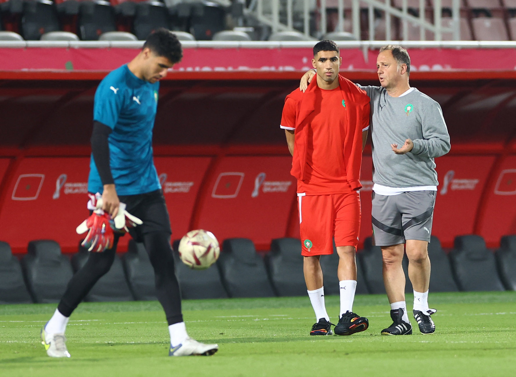 Bromance on hold as Mbappe and Hakimi lock horns | Reuters