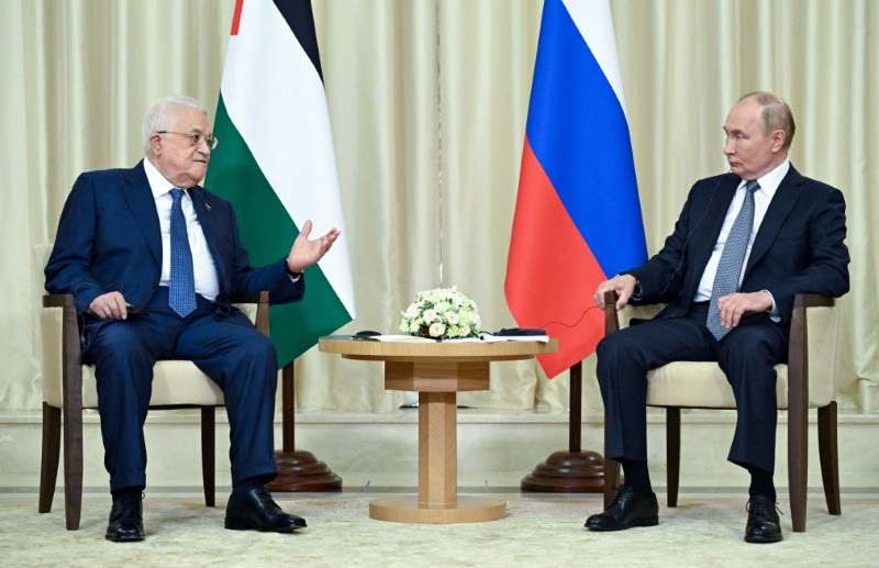 Putin tells Abbas of 'great pain' at Palestinian plight | Reuters