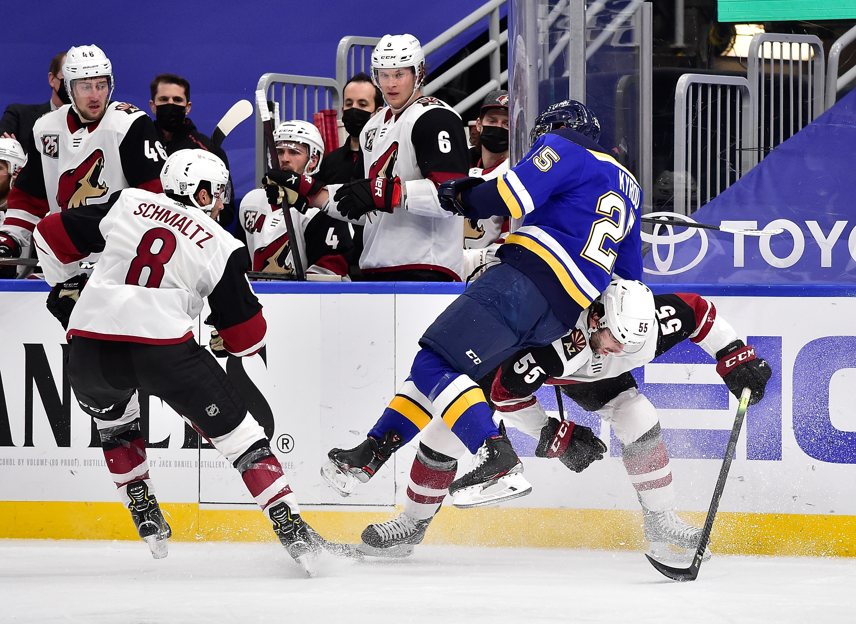 NHL roundup: Lightning pound Predators, win 5th straight | Reuters