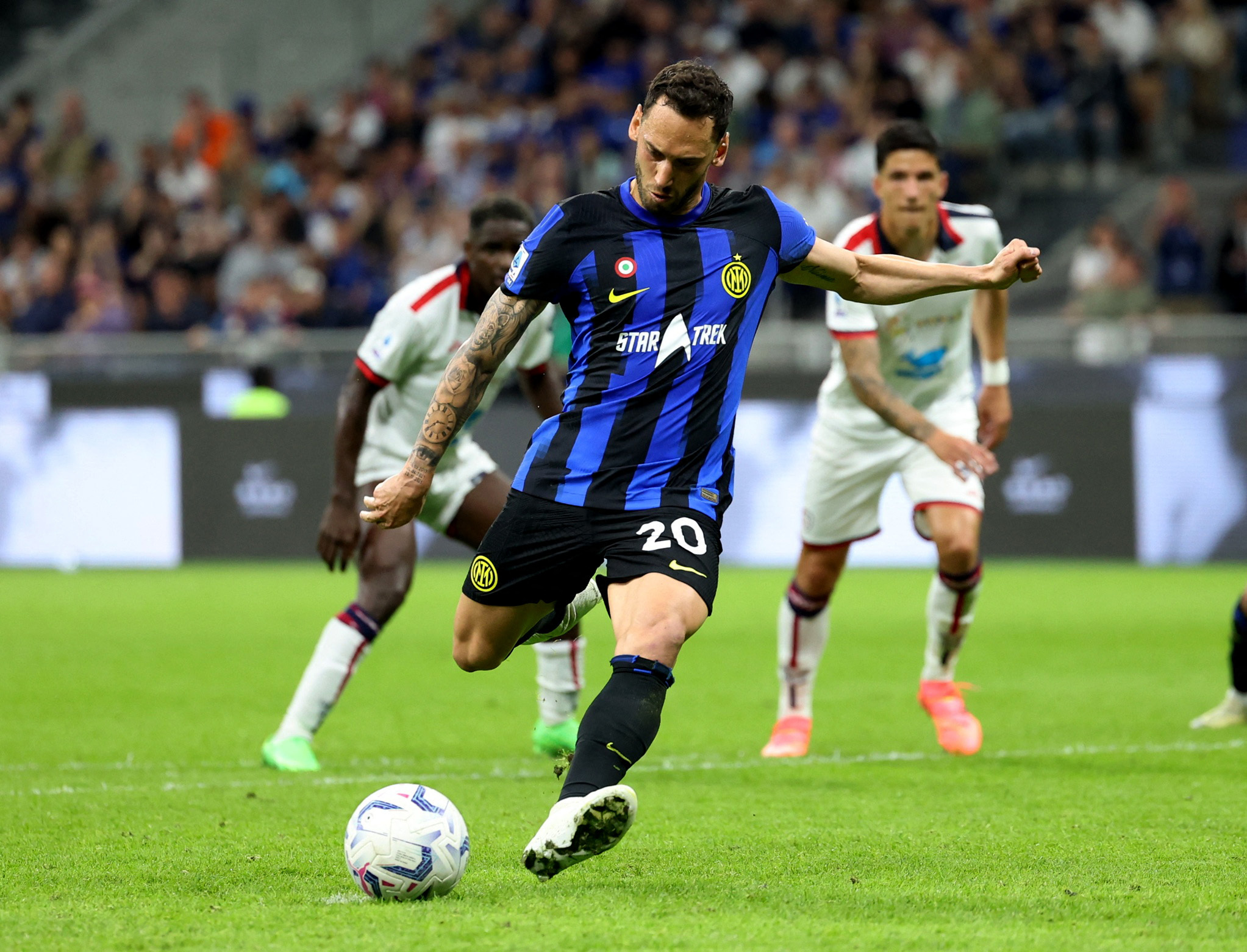 Title-chasing Inter held to 2-2 draw by lowly Cagliari | Reuters