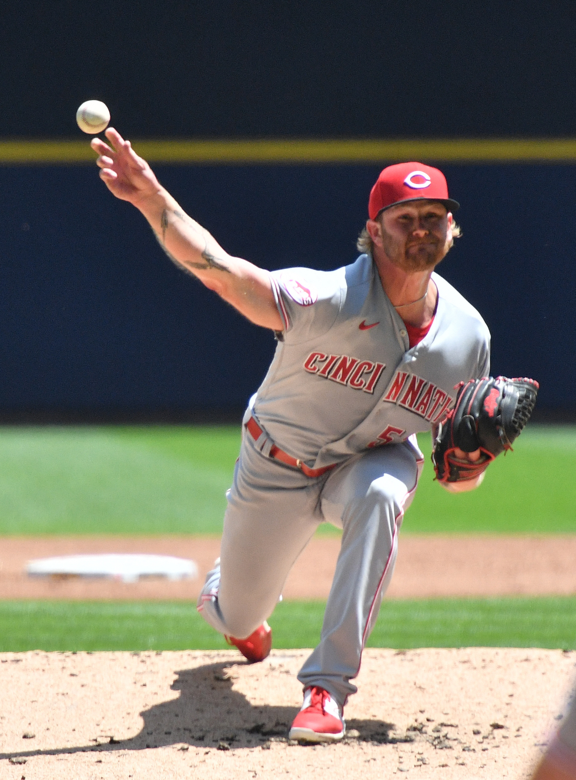 Wade Miley, Brewers shut down Reds | Reuters