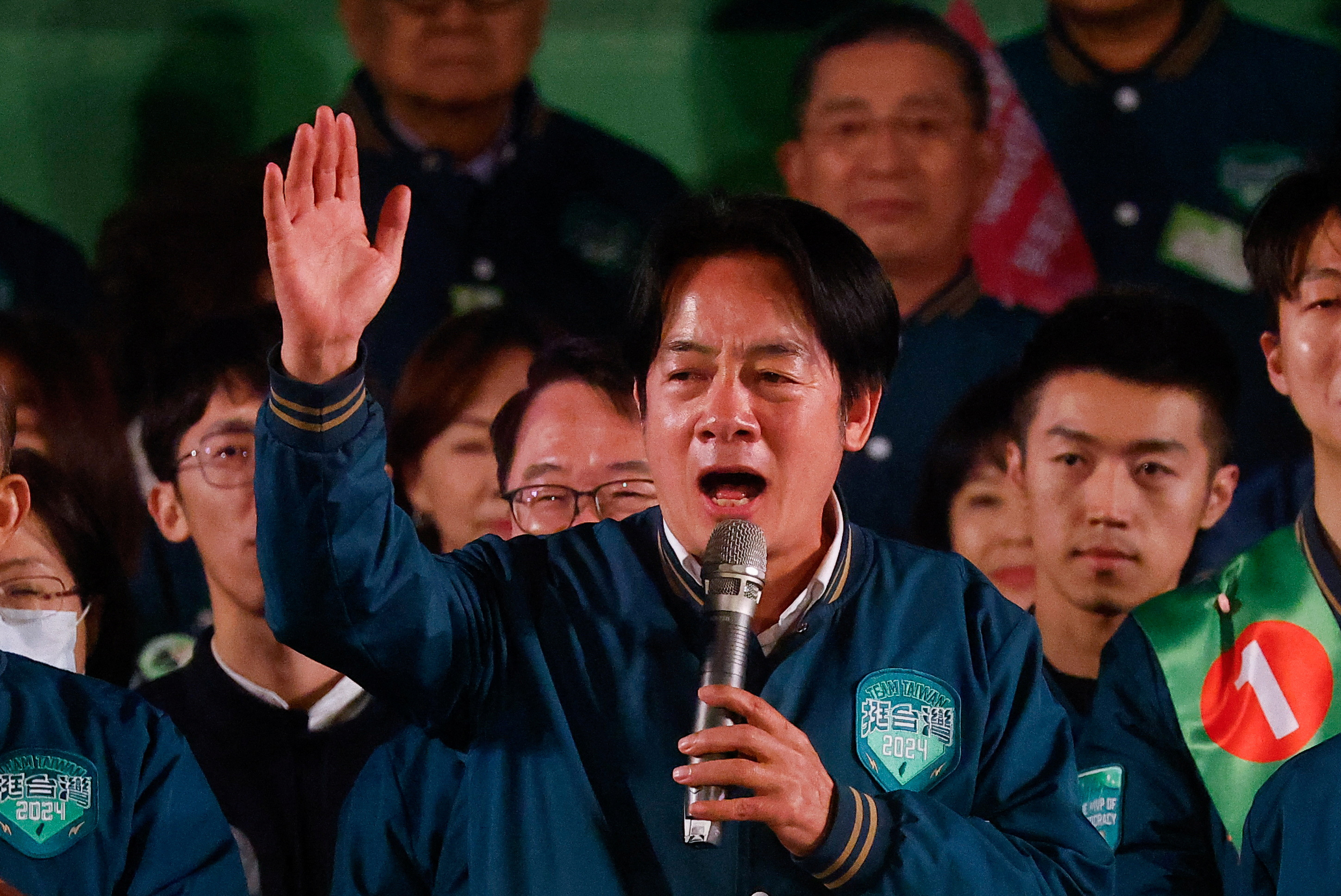 Taiwanese pack election rallies, China vows to 'smash independence ...