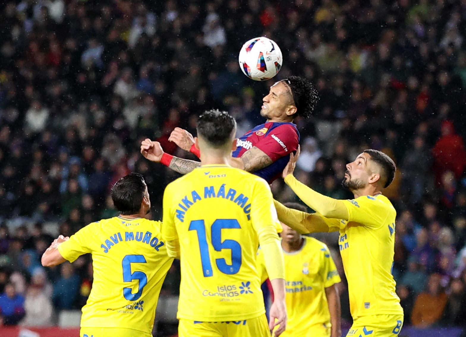 Raphinha strike earns Barca 1-0 win over 10-man Las Palmas | Reuters