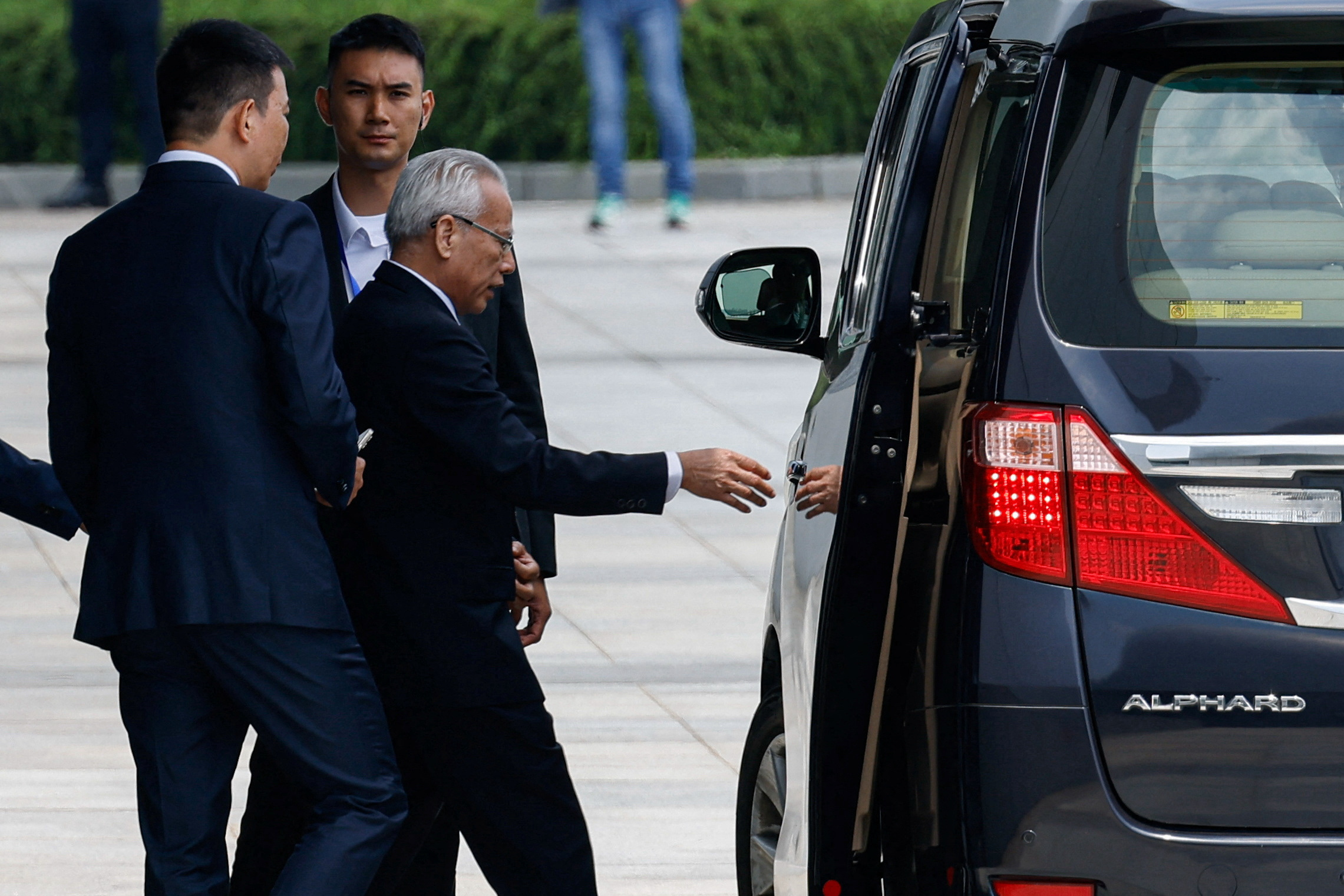 Macau judge announces bid to lead world's biggest casino hub | Reuters