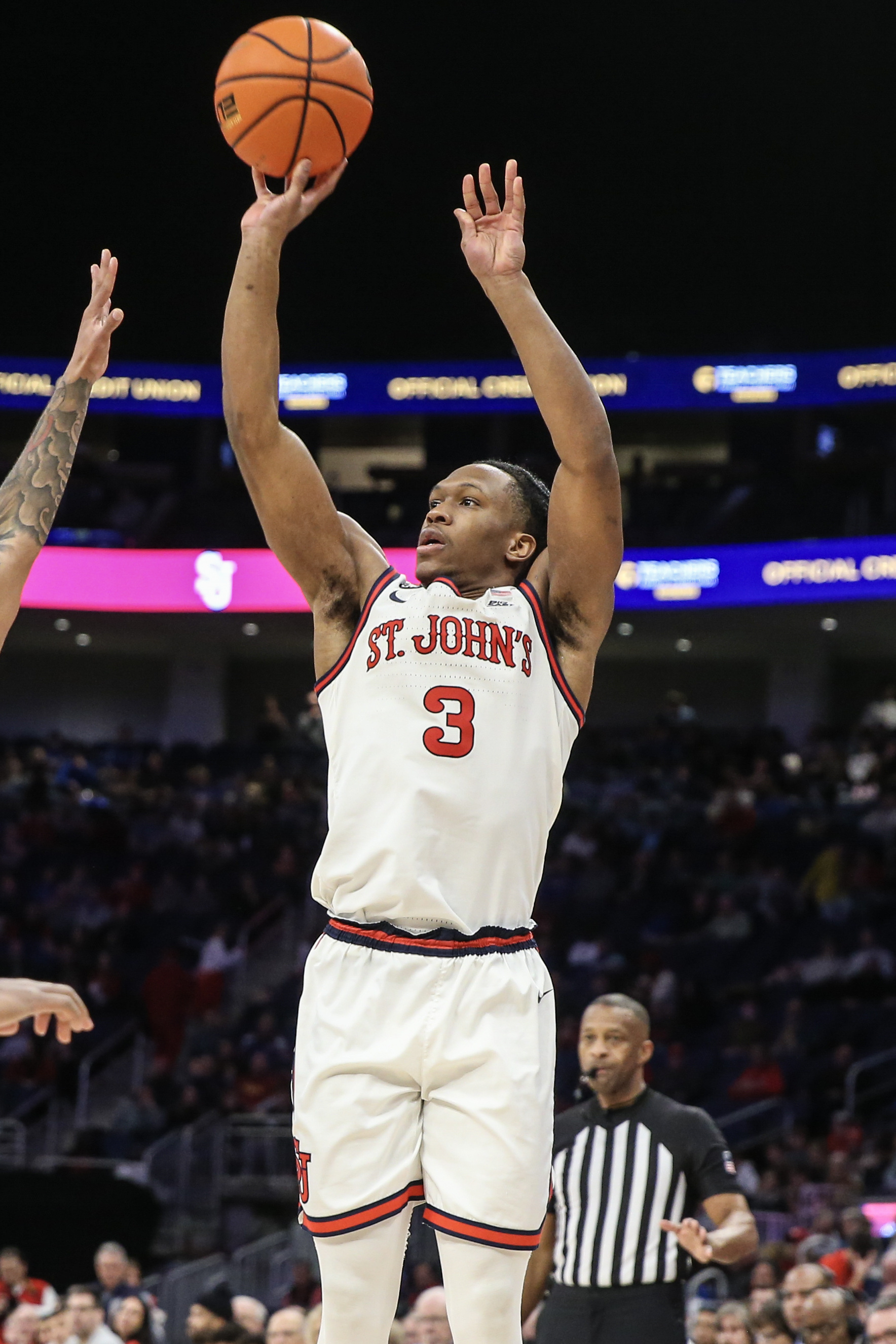 Daniss Jenkins helps St. John's hold off Hofstra down stretch | Reuters