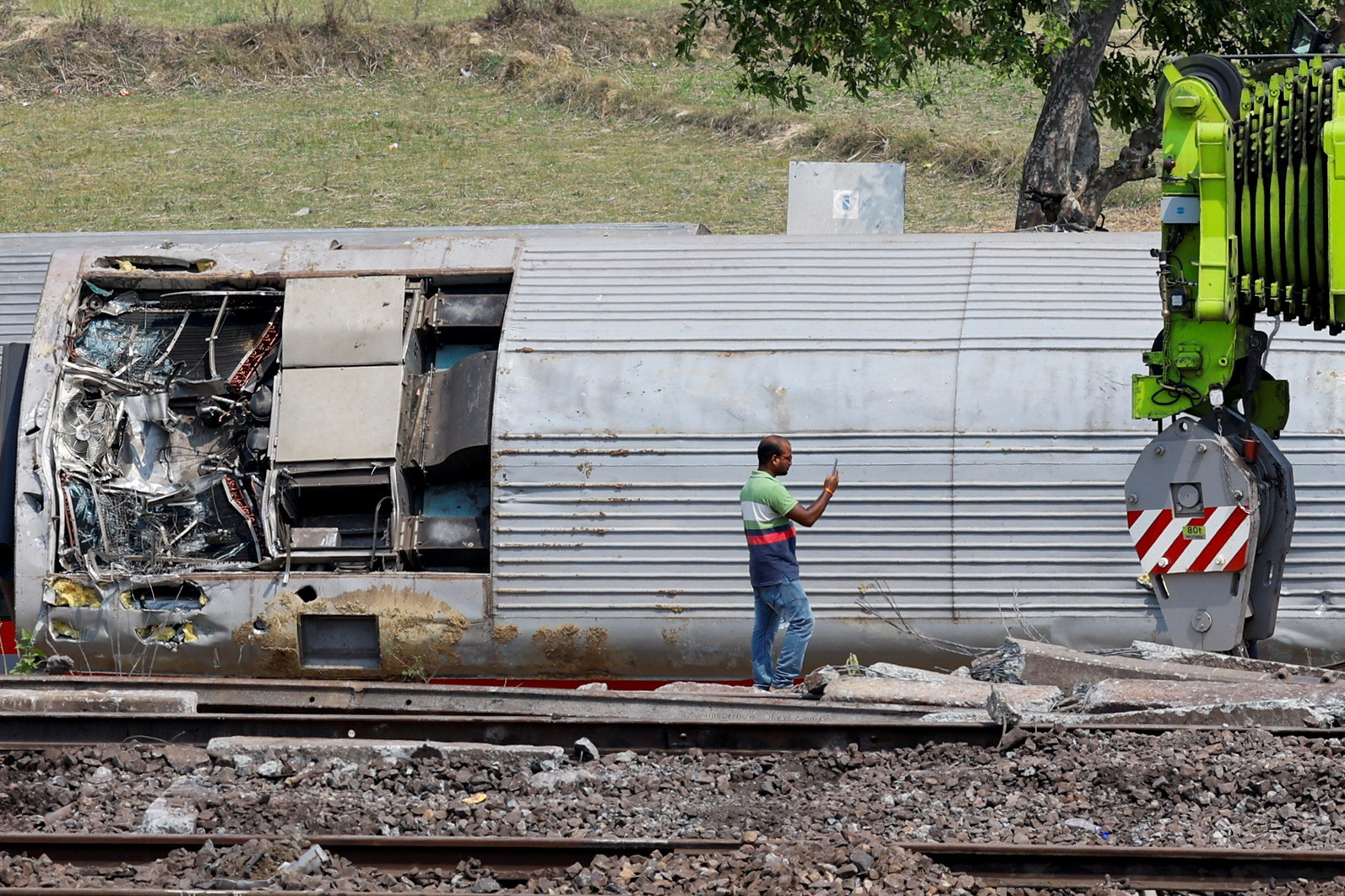 India rescue work ends as focus turns to cause train crash | Reuters