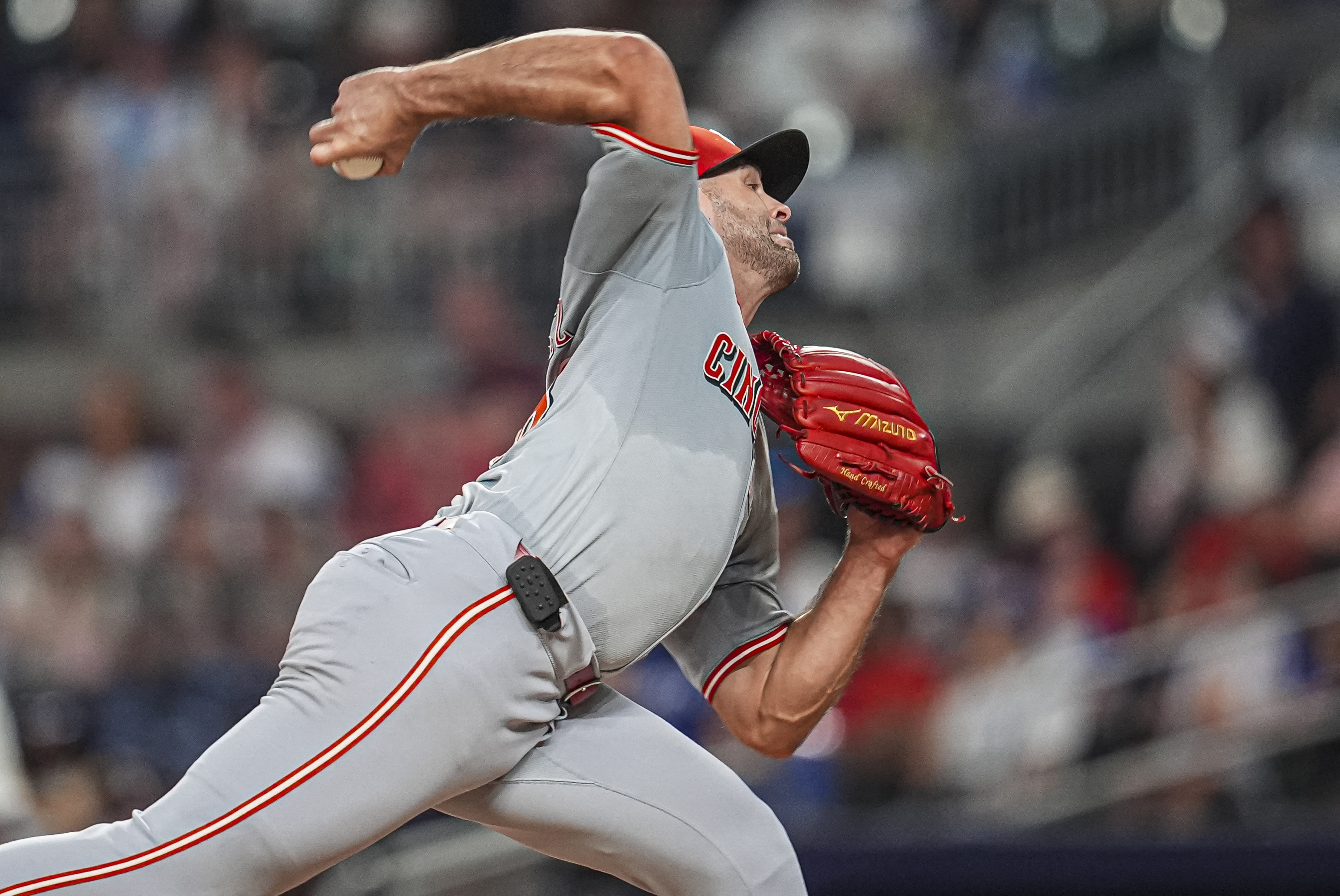 Nick Martinez, Reds two-hit Braves for makeup-game win | Reuters