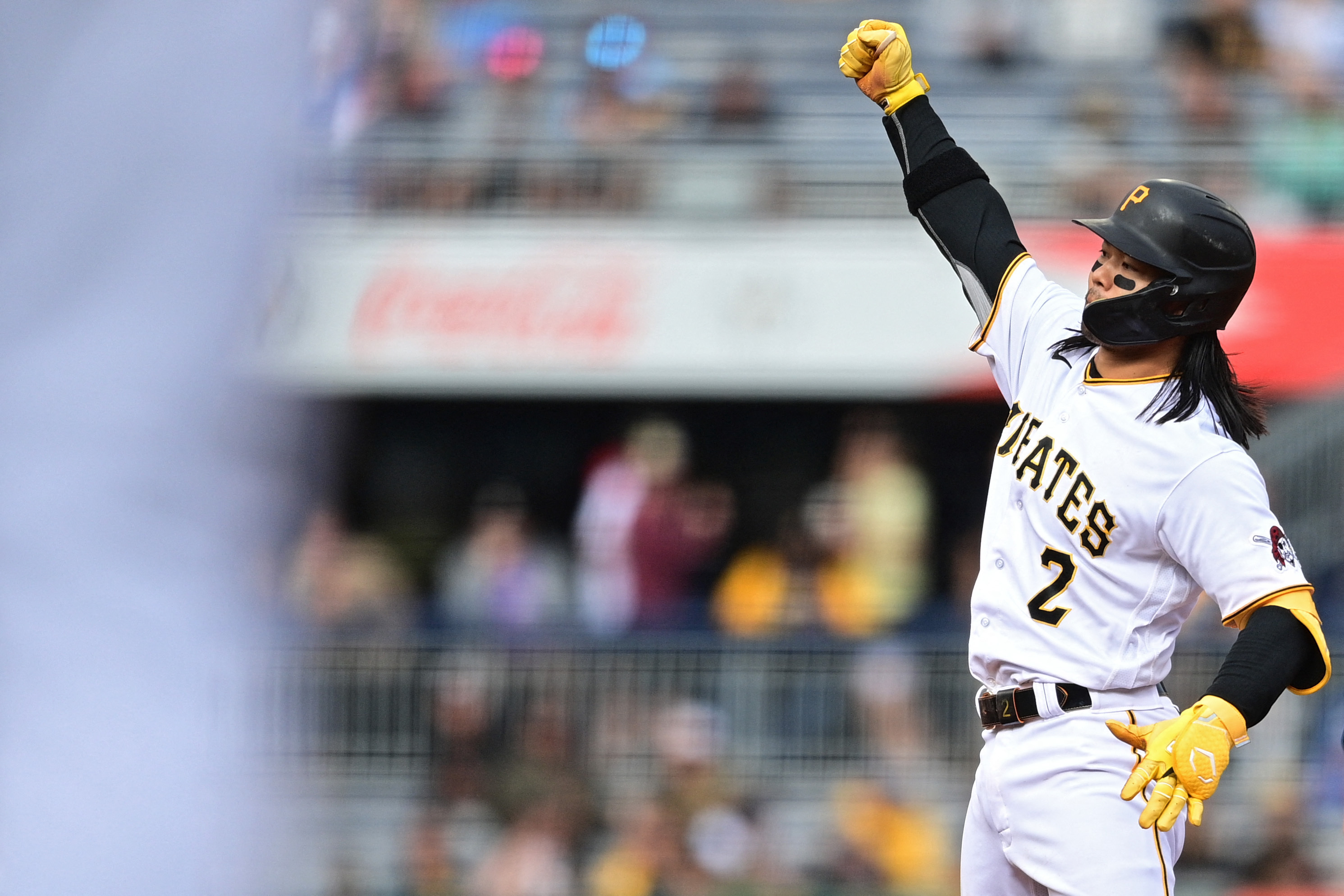 Blue Jays rout stumbling Pirates to complete sweep | Reuters