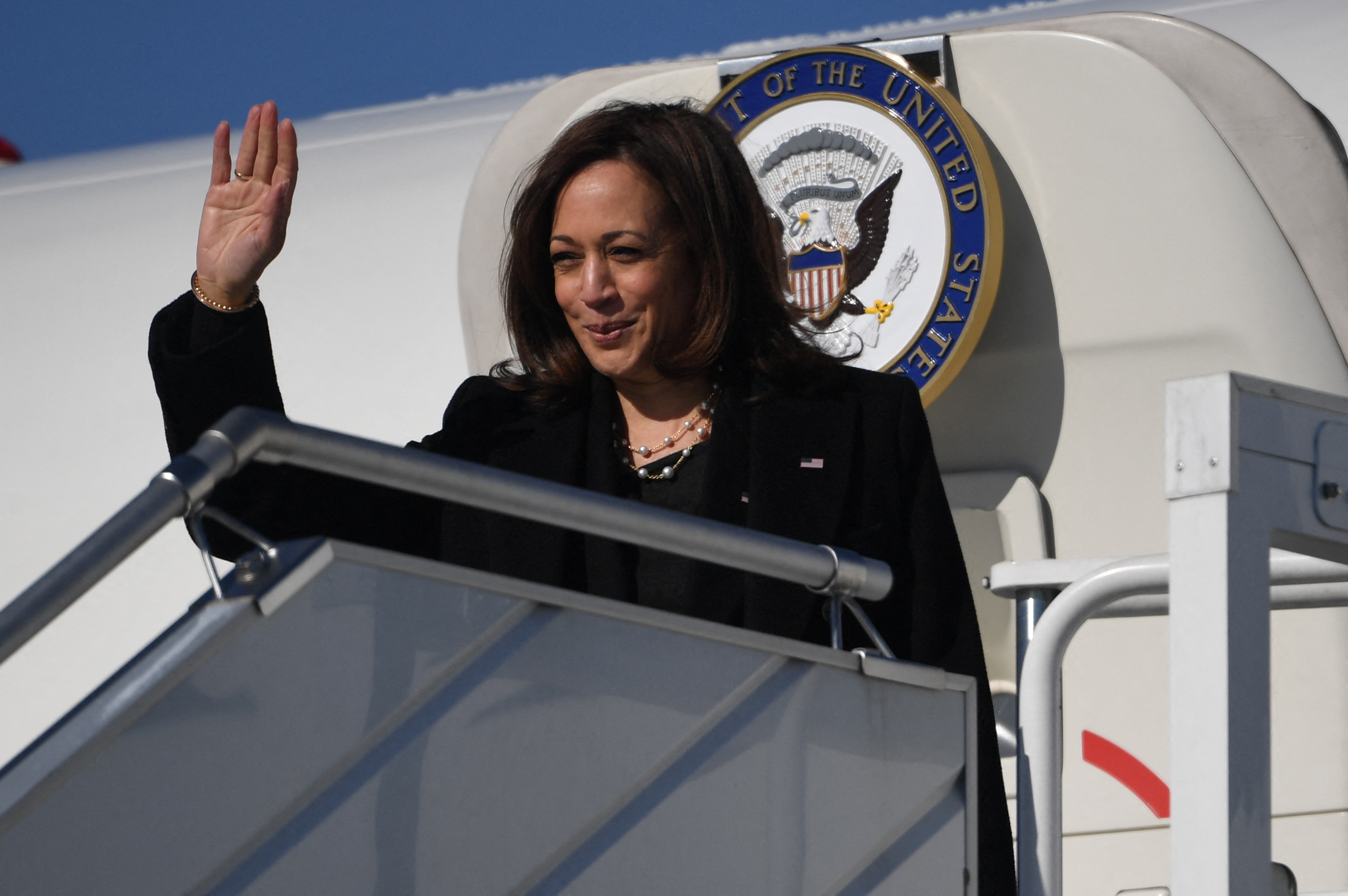 U.S.'s Harris slams Putin, credits Romania for Ukraine refugee help ...
