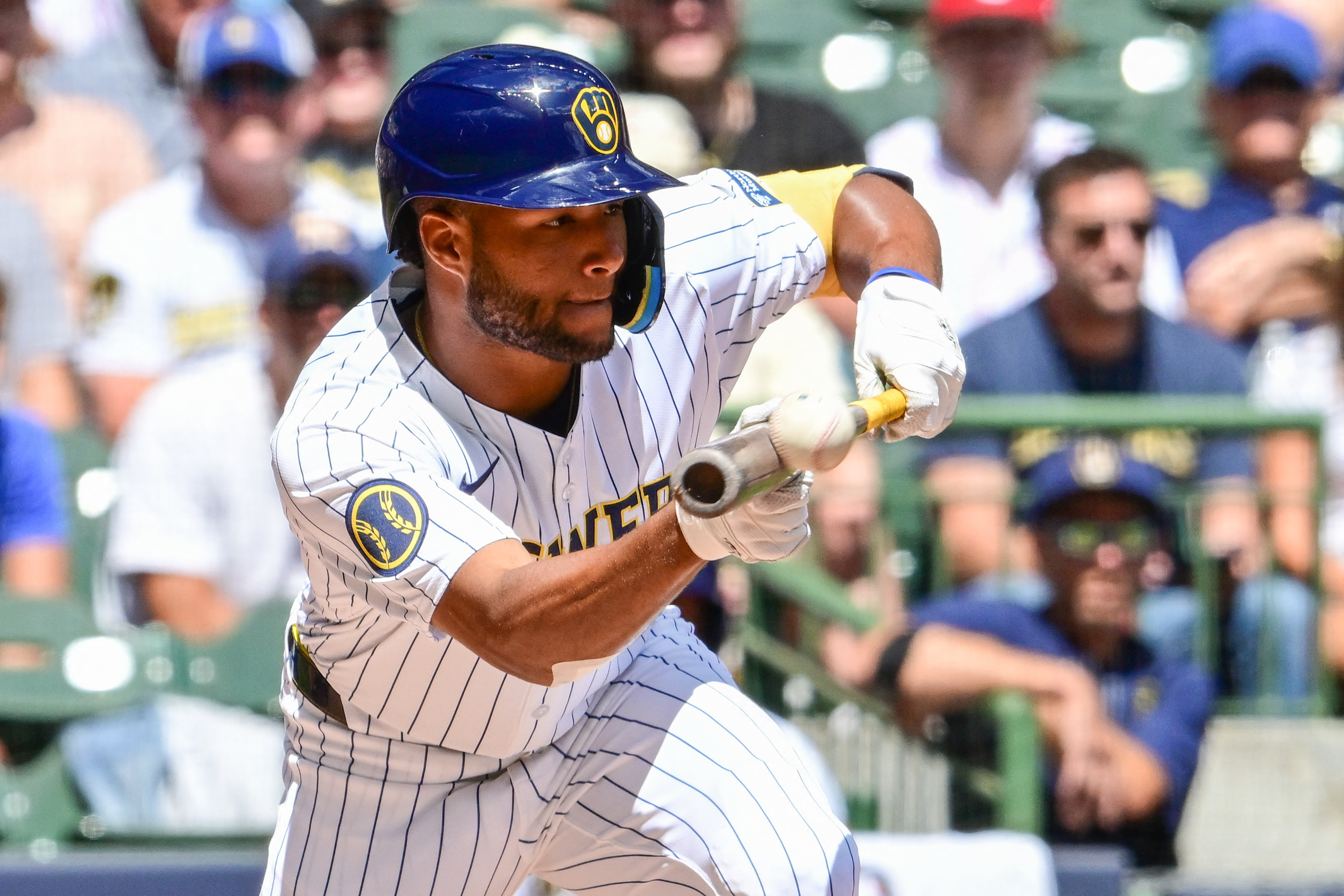 Trailing early, Reds halt Brewers' win streak at 5 | Reuters