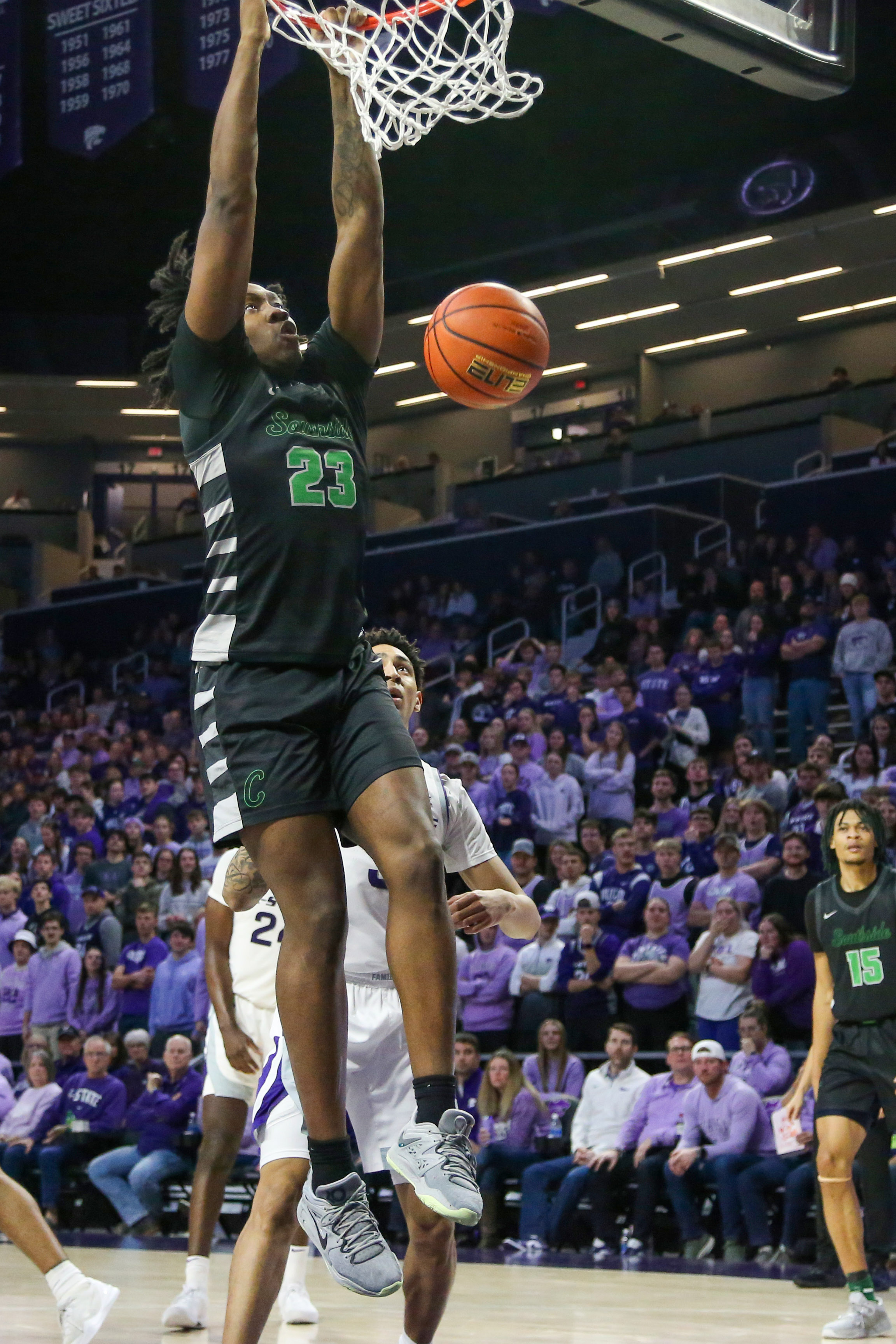 Cam Carter, Kansas State hold off Chicago State | Reuters
