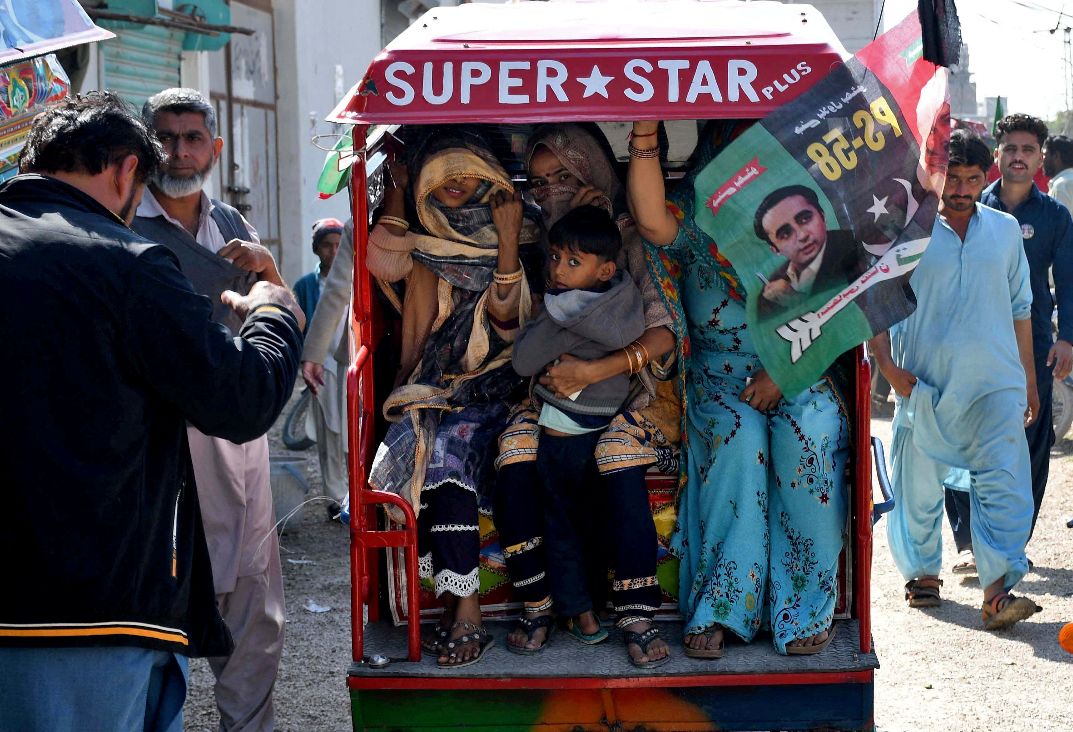 Pakistan vote counts drags on after election marred by attacks, outages ...