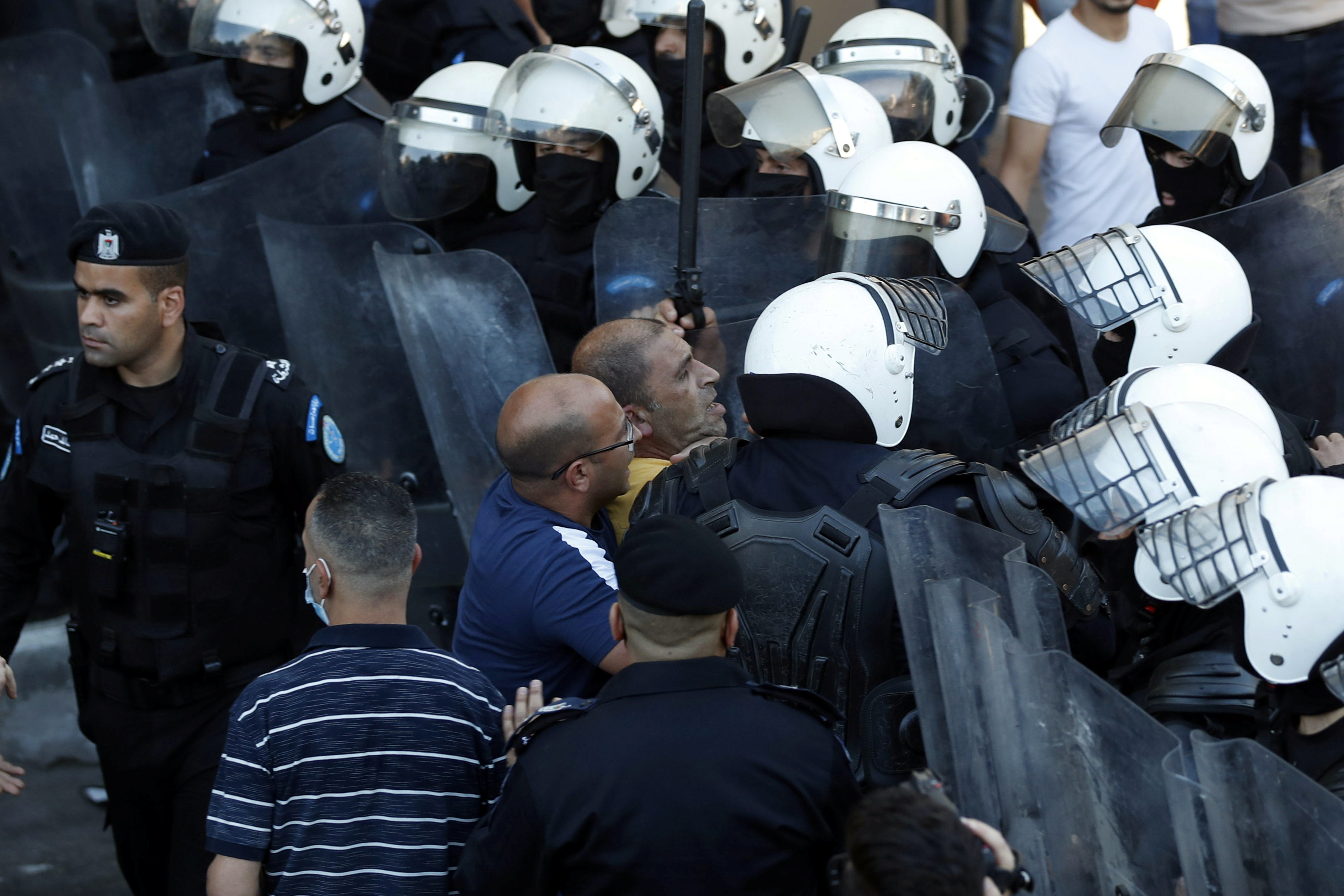 Criticism of Palestinian security forces raises pressure on Abbas | Reuters